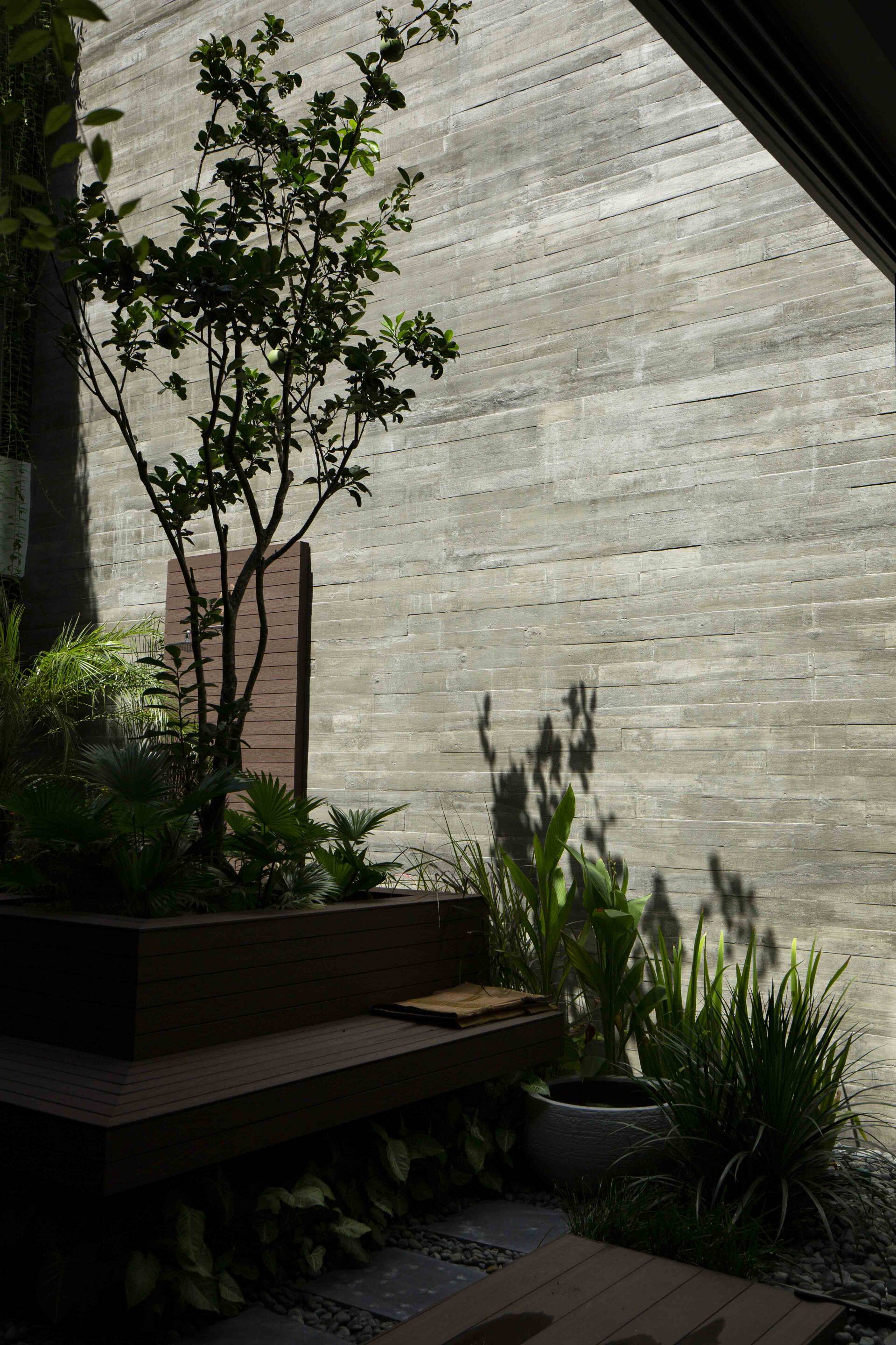 DKS House: Giải pháp chống tiếng ồn, bụi mịn và nắng hướng Tây | MAS ...