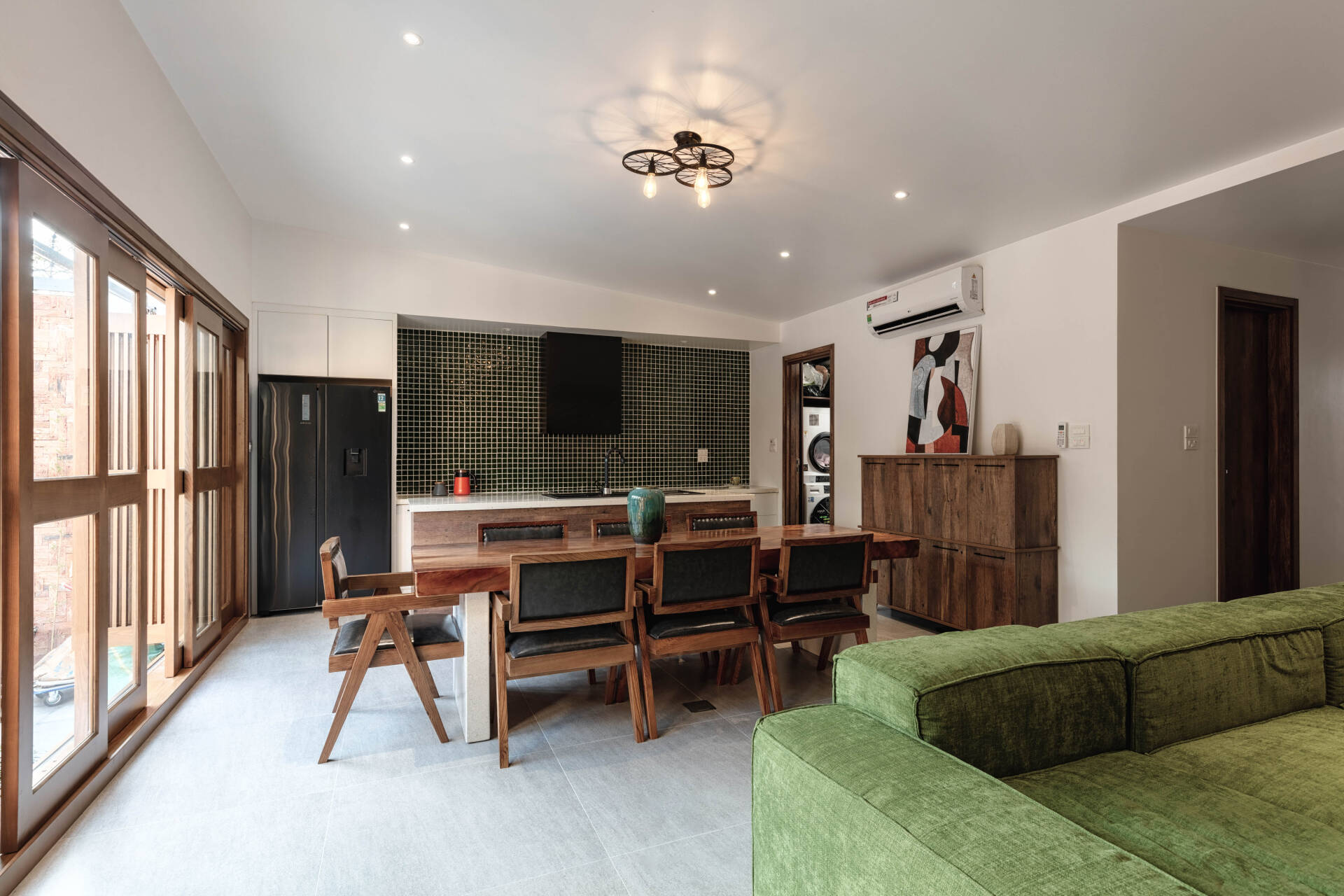 LING HOUSE - Ngôi nhà thiết kế “đóng-mở” độc đáo với 3 giếng trời | The ...