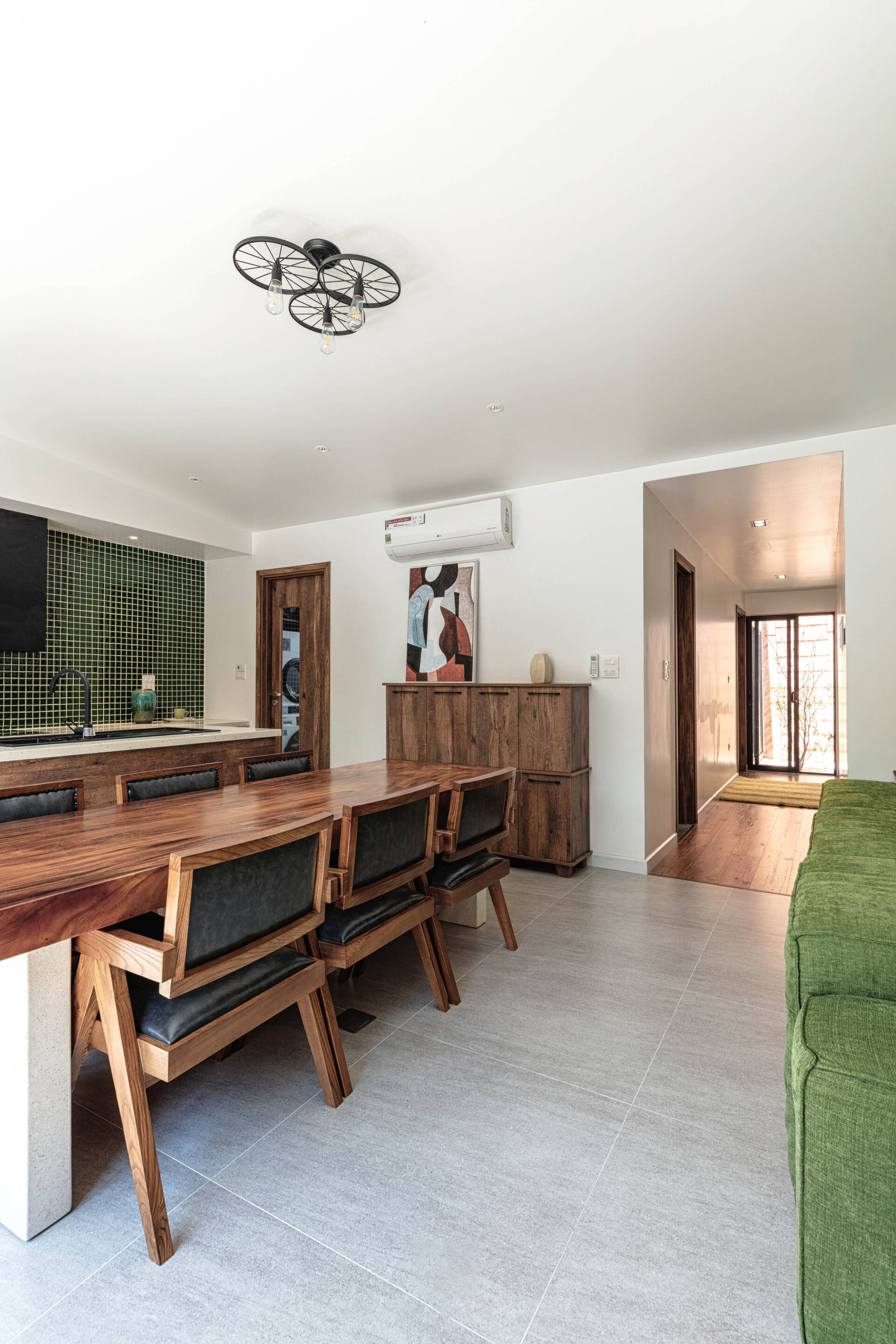 LING HOUSE - Ngôi nhà thiết kế “đóng-mở” độc đáo với 3 giếng trời | The ...