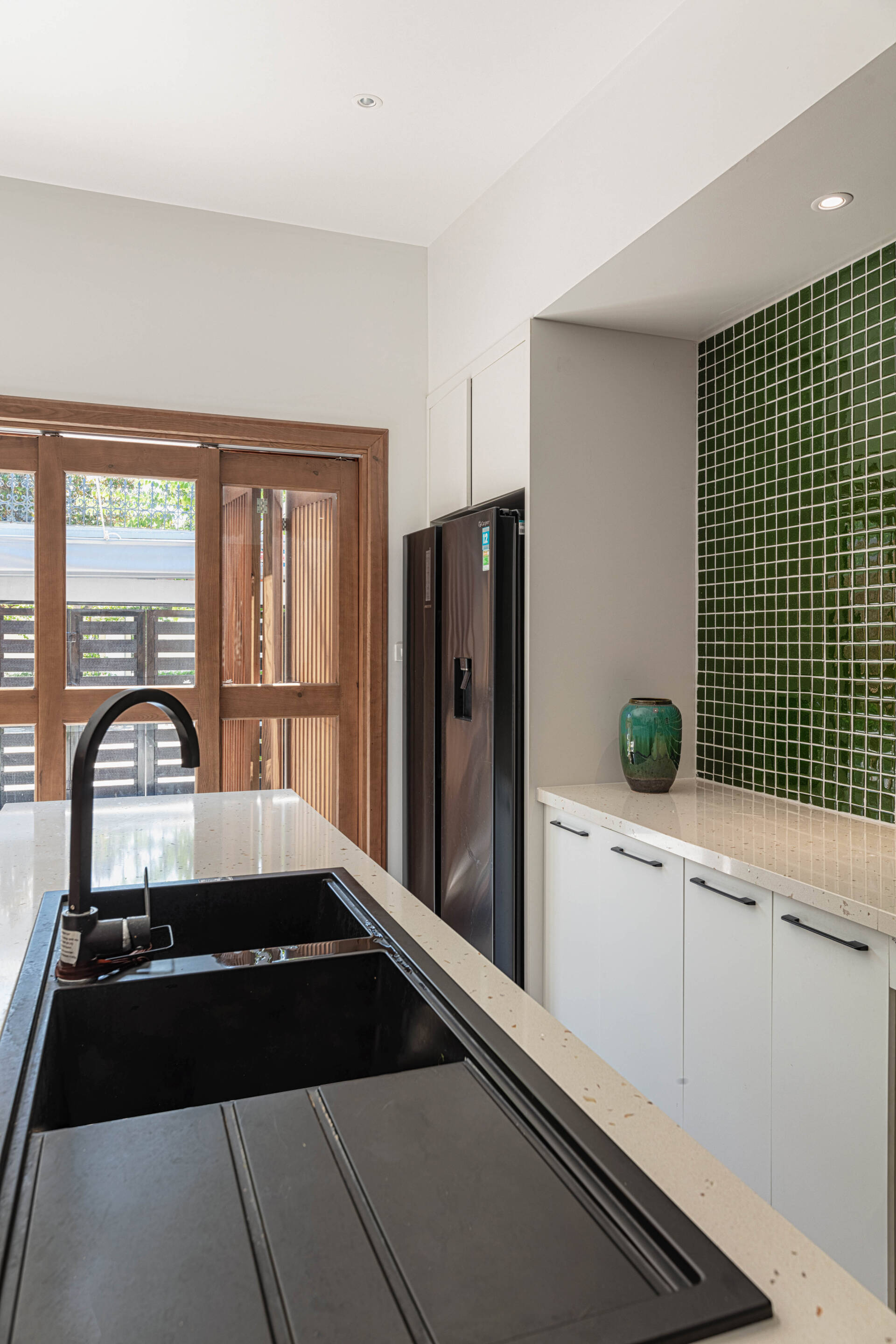 LING HOUSE - Ngôi nhà thiết kế “đóng-mở” độc đáo với 3 giếng trời | The ...