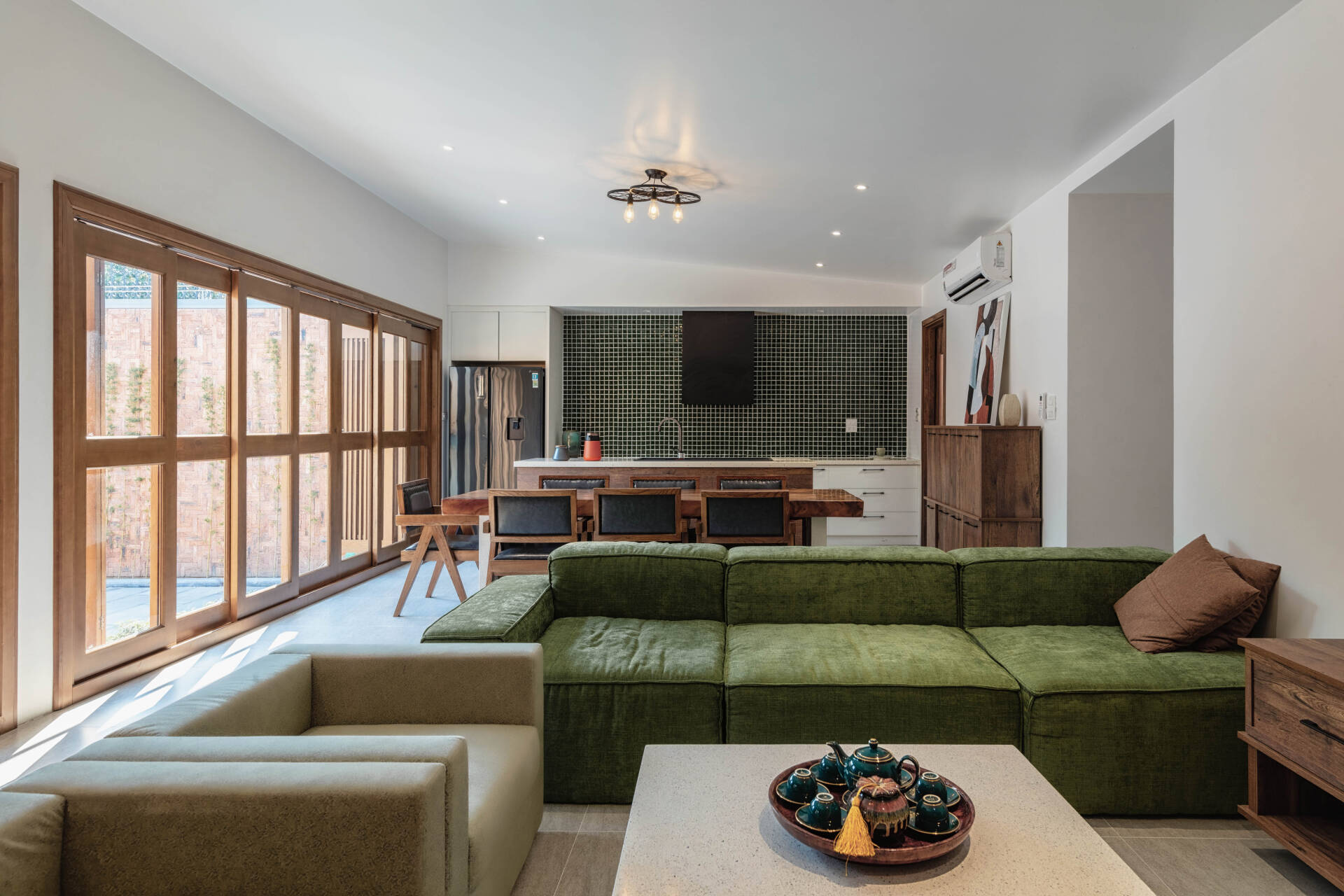 LING HOUSE - Ngôi nhà thiết kế “đóng-mở” độc đáo với 3 giếng trời | The ...