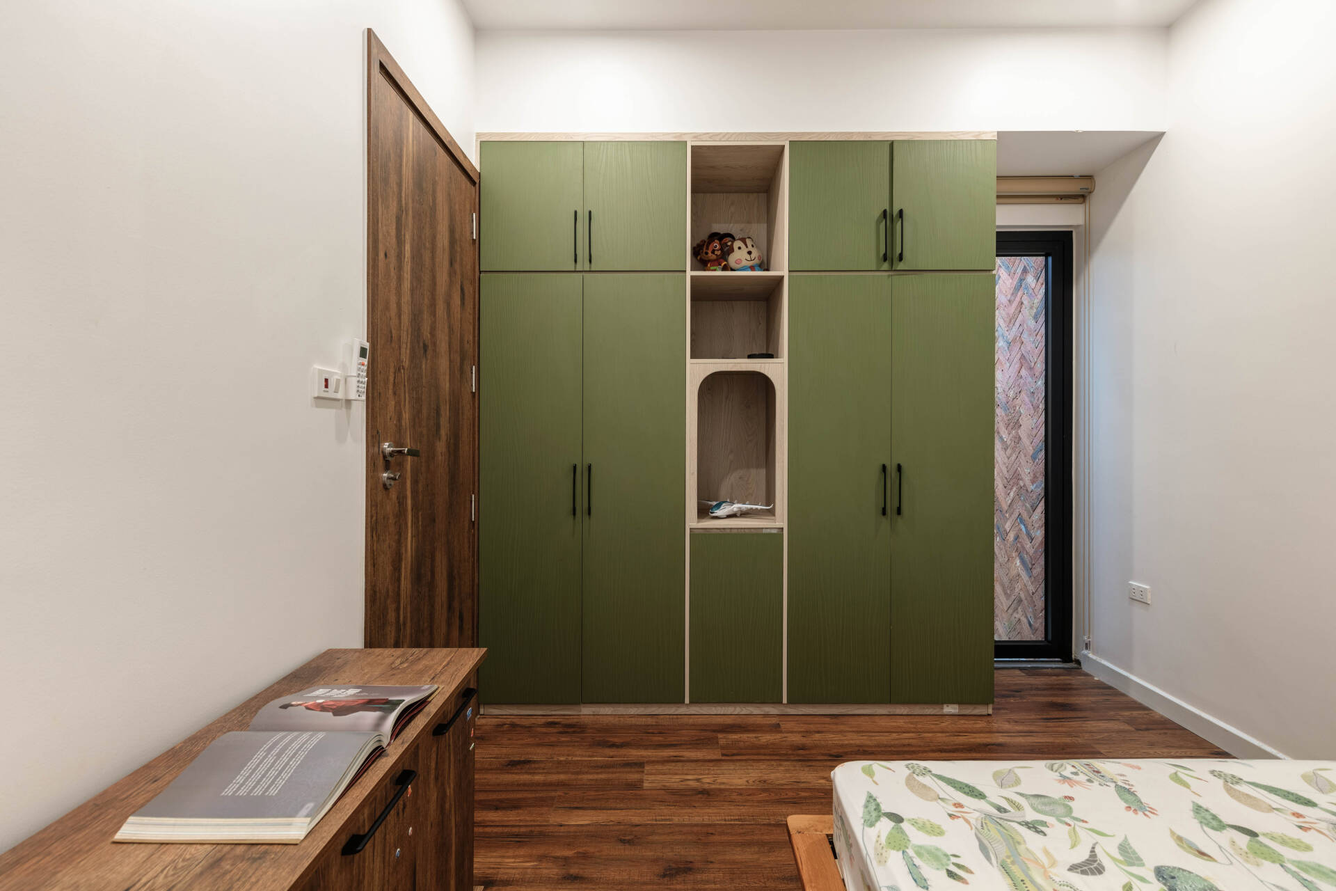LING HOUSE - Ngôi nhà thiết kế “đóng-mở” độc đáo với 3 giếng trời | The ...