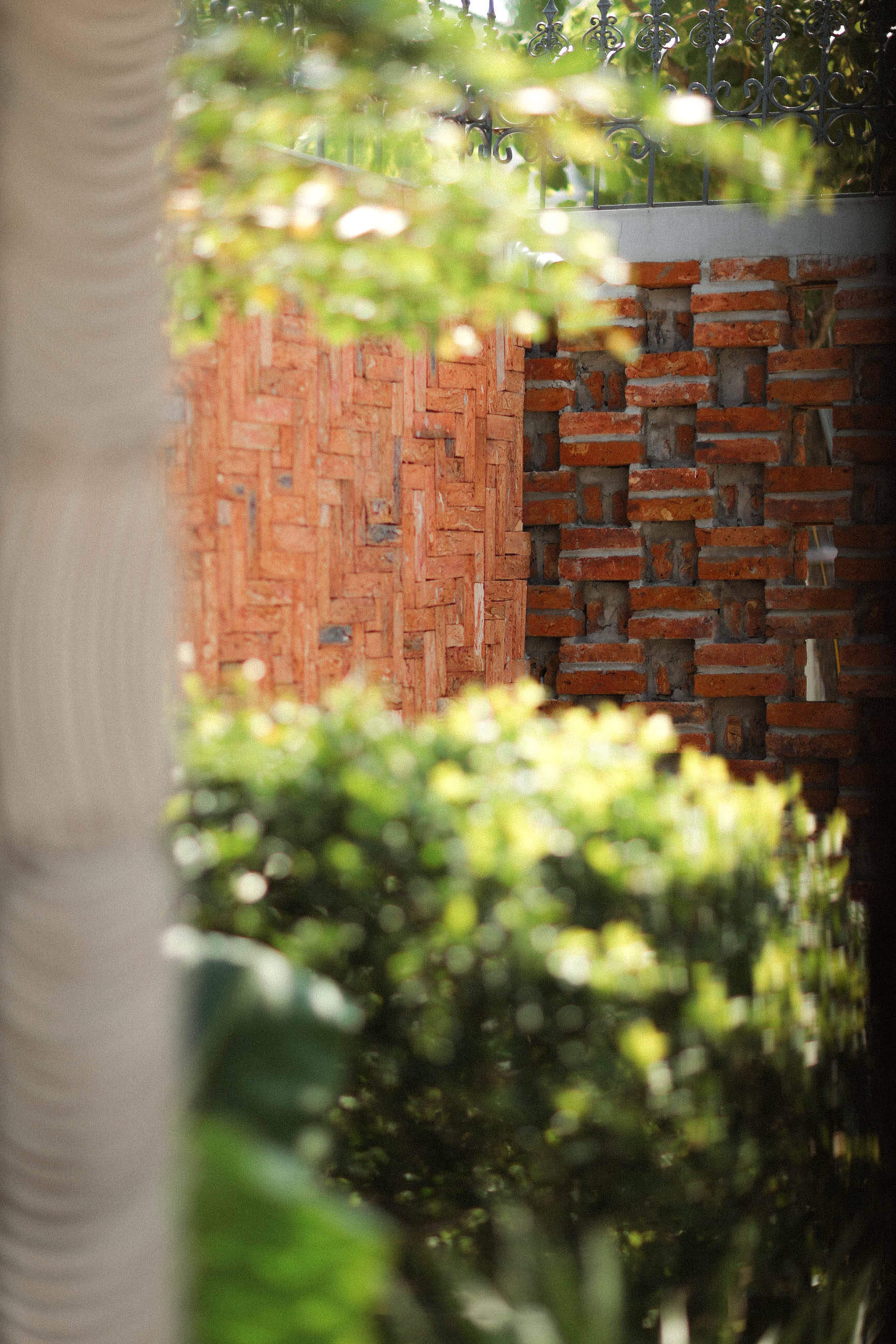 LING HOUSE - Ngôi nhà thiết kế “đóng-mở” độc đáo với 3 giếng trời | The ...