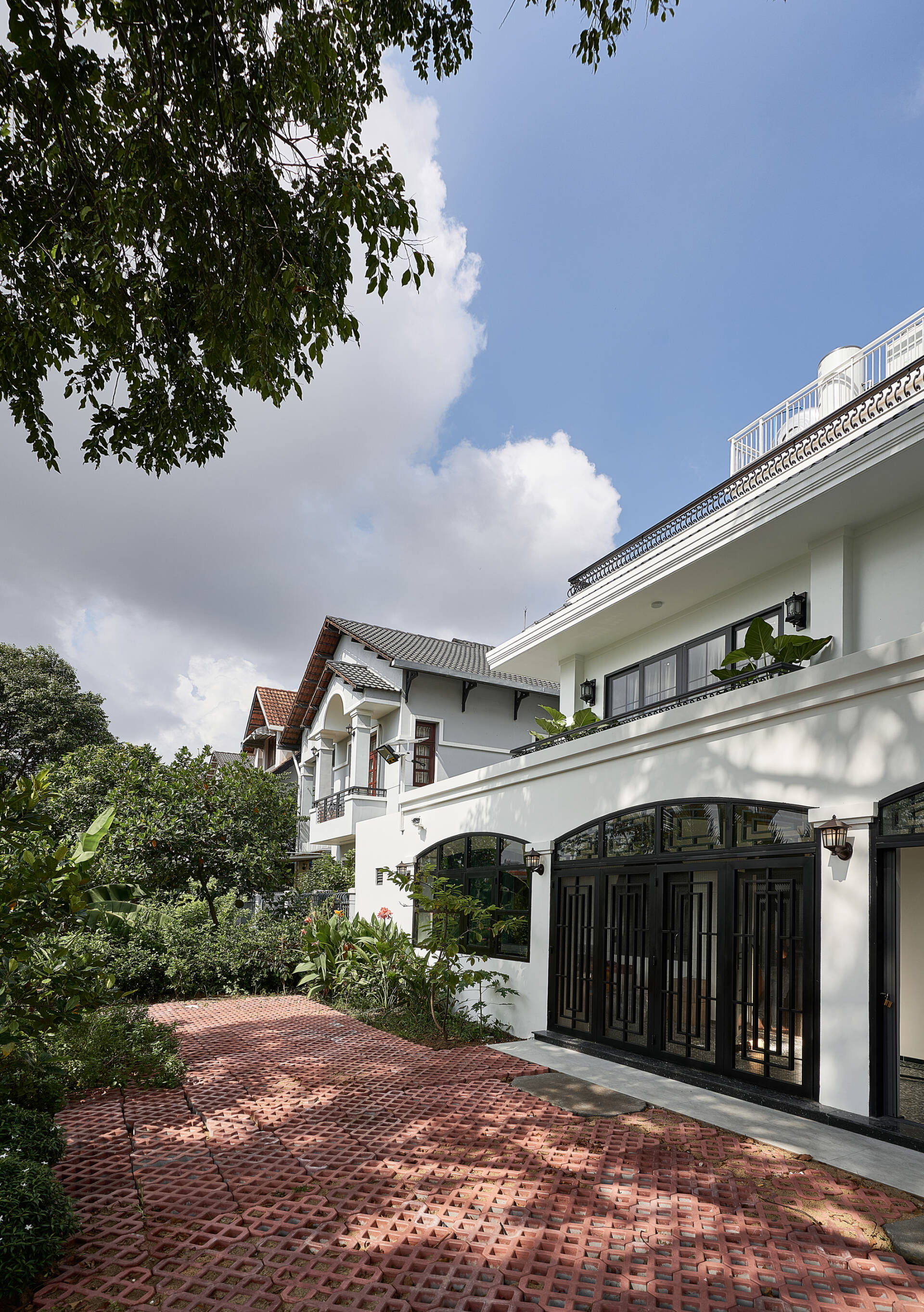 P.T House - Đưa không gian nghỉ dưỡng vào căn biệt thự cũ “20 năm tuổi ...