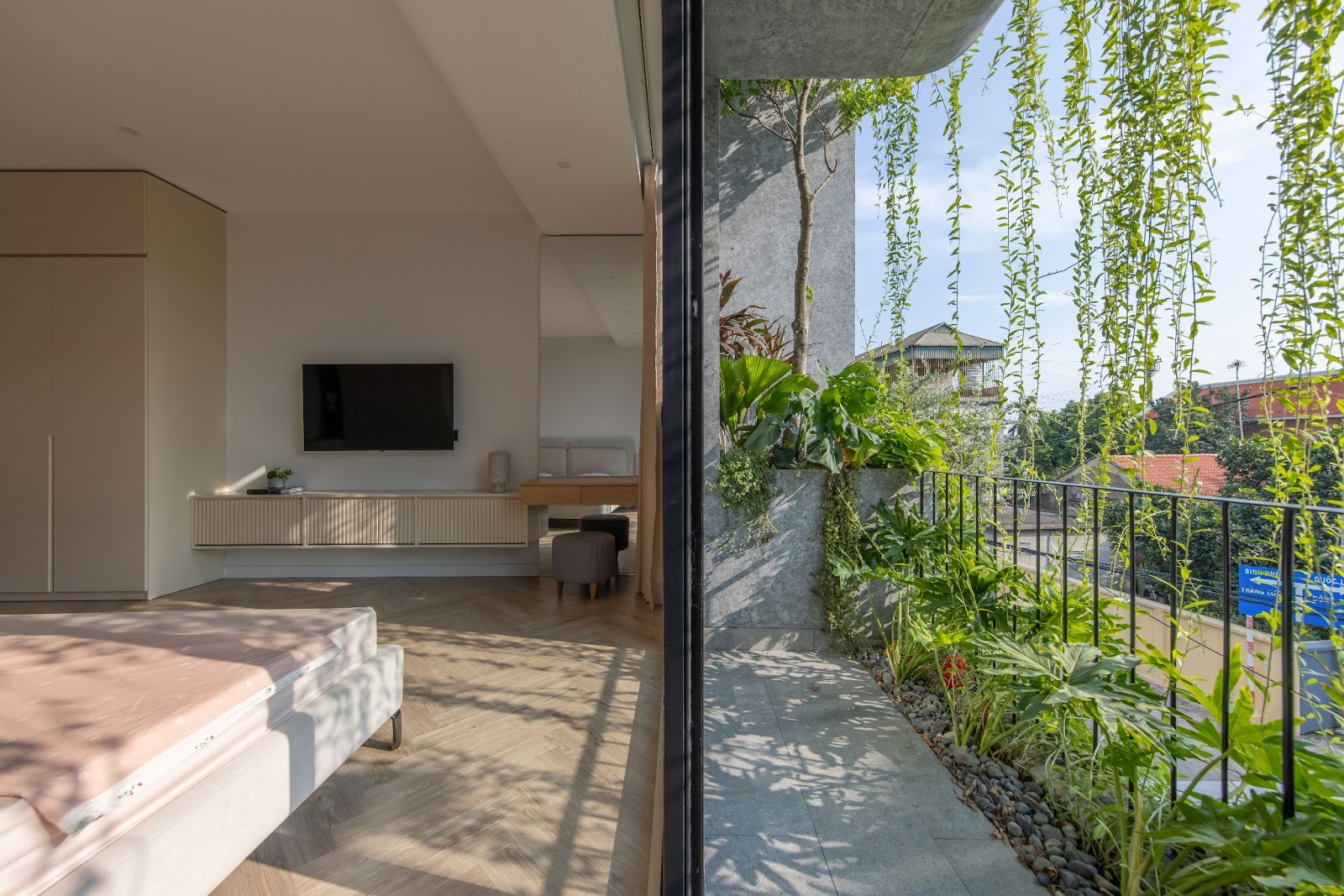 De Chill House: Ngôi nhà ống sở hữu 3 ‘khoảng thở’ đắt giá | X11 Design Studio