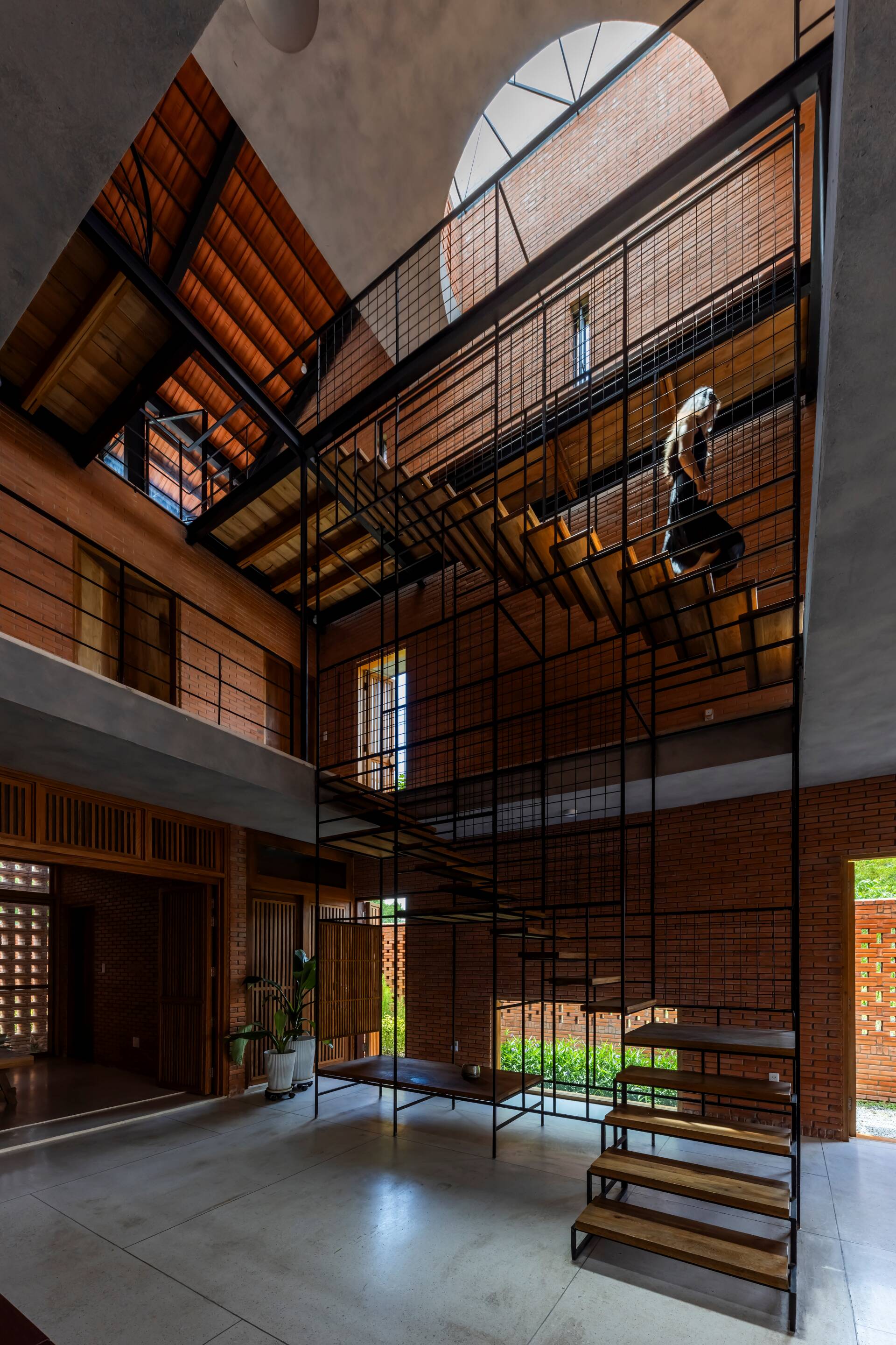 Nhà Bè House: Ngôi nhà tường gạch rỗng chan hòa cùng thiên nhiên ...
