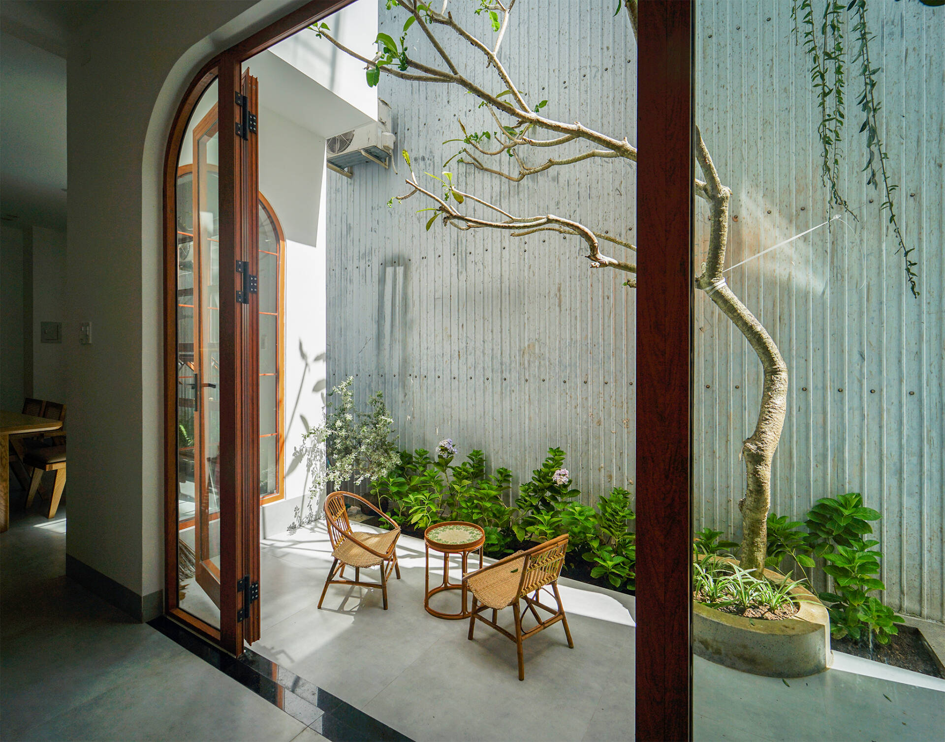 Thảo Nguyên House: Vẻ đẹp của những đường cong | Alpha Decor