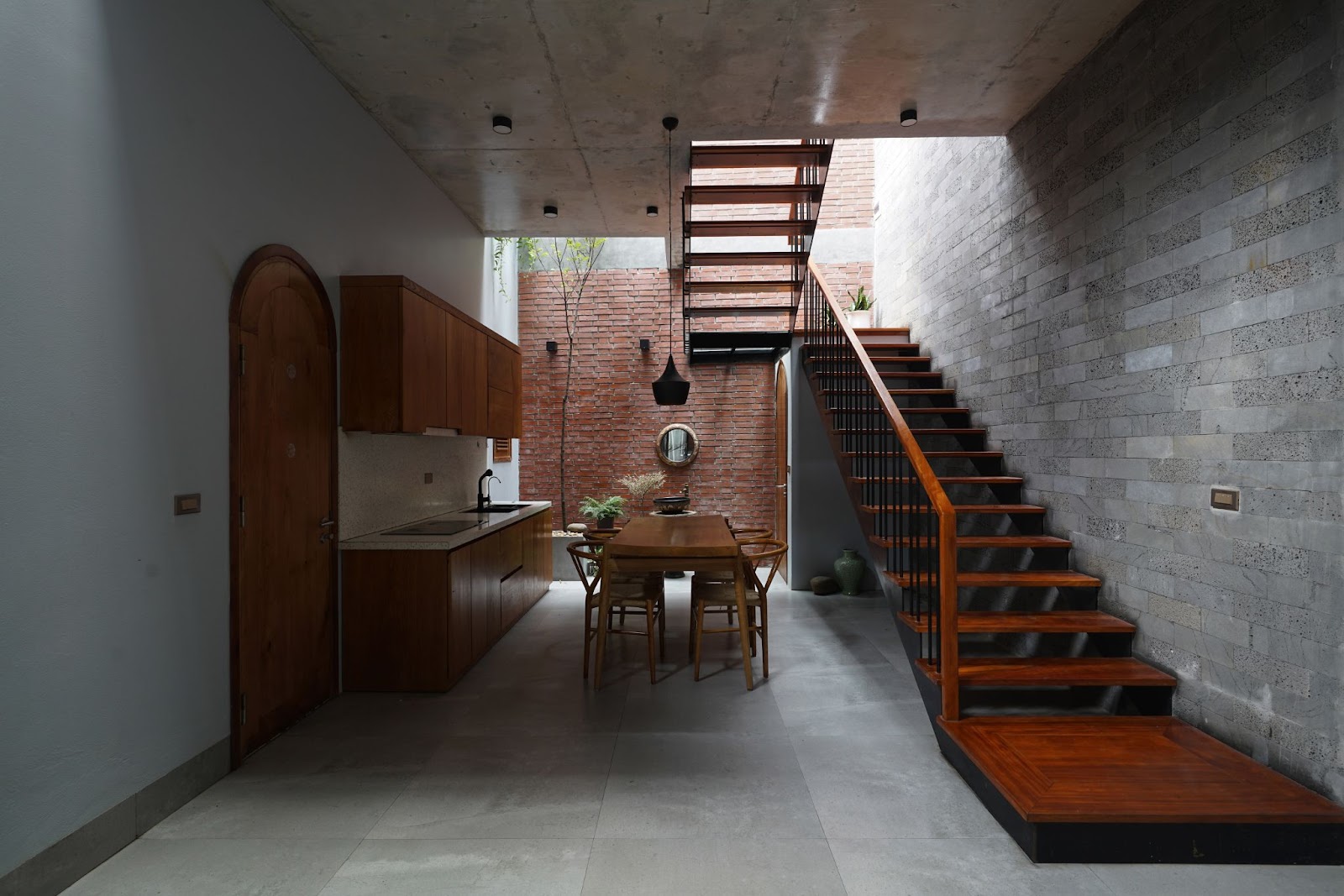 Small Brick House: Ngôi nhà ống sở hữu 2 giếng trời | Tung Nguyen ...