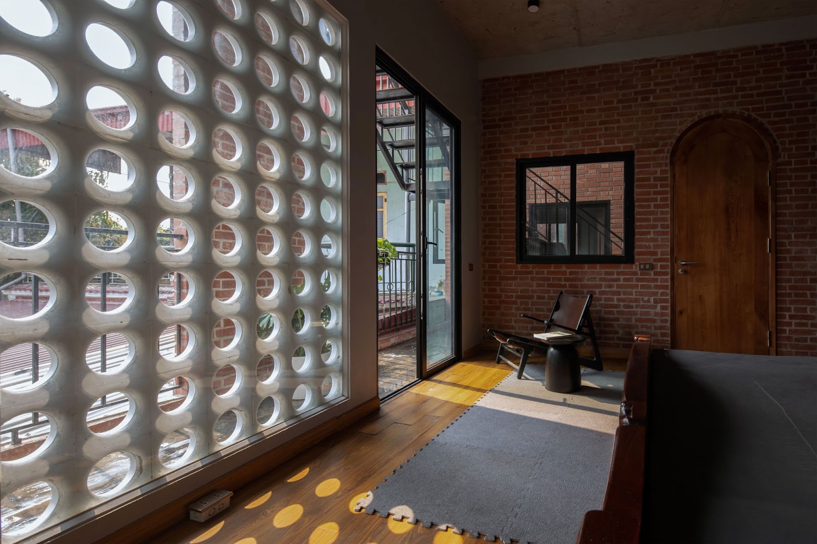 Small Brick House: Ngôi nhà ống sở hữu 2 giếng trời | Tung Nguyen ...