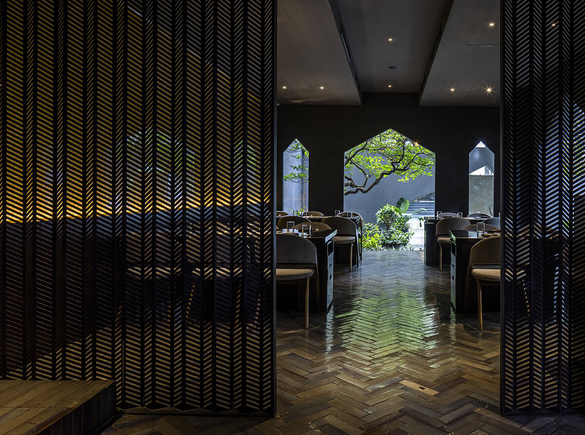 Crystal Restaurant: Sang trọng, lấp lánh trong không gian pha lê | NH ...