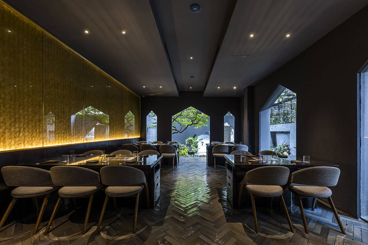 Crystal Restaurant: Sang trọng, lấp lánh trong không gian pha lê | NH ...