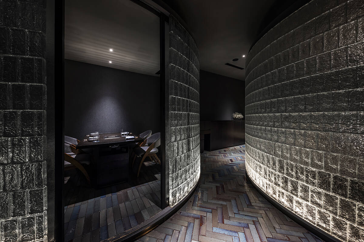 Crystal Restaurant: Sang trọng, lấp lánh trong không gian pha lê | NH ...