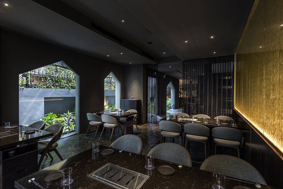 Crystal Restaurant: Sang trọng, lấp lánh trong không gian pha lê | NH ...