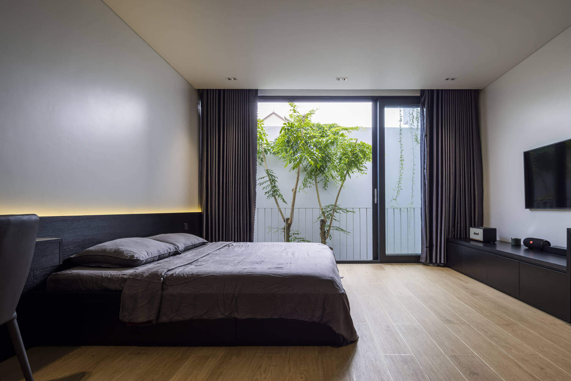 TP House - Nhà ở đô thị, náo nhiệt bên ngoài, yên ả bên trong | Studio Voi