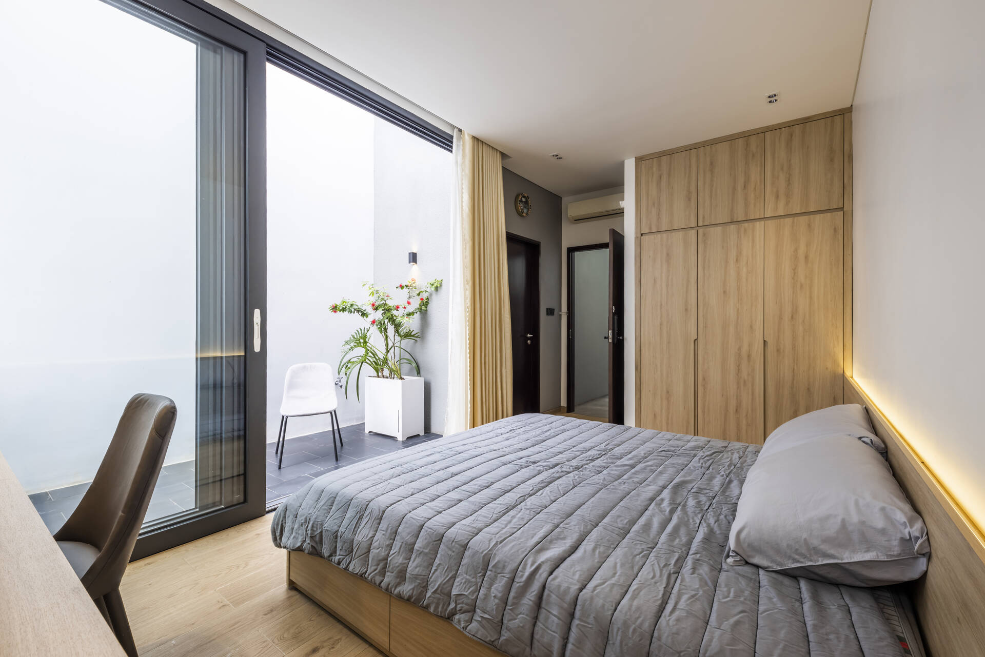 TP House - Nhà ở đô thị, náo nhiệt bên ngoài, yên ả bên trong | Studio Voi