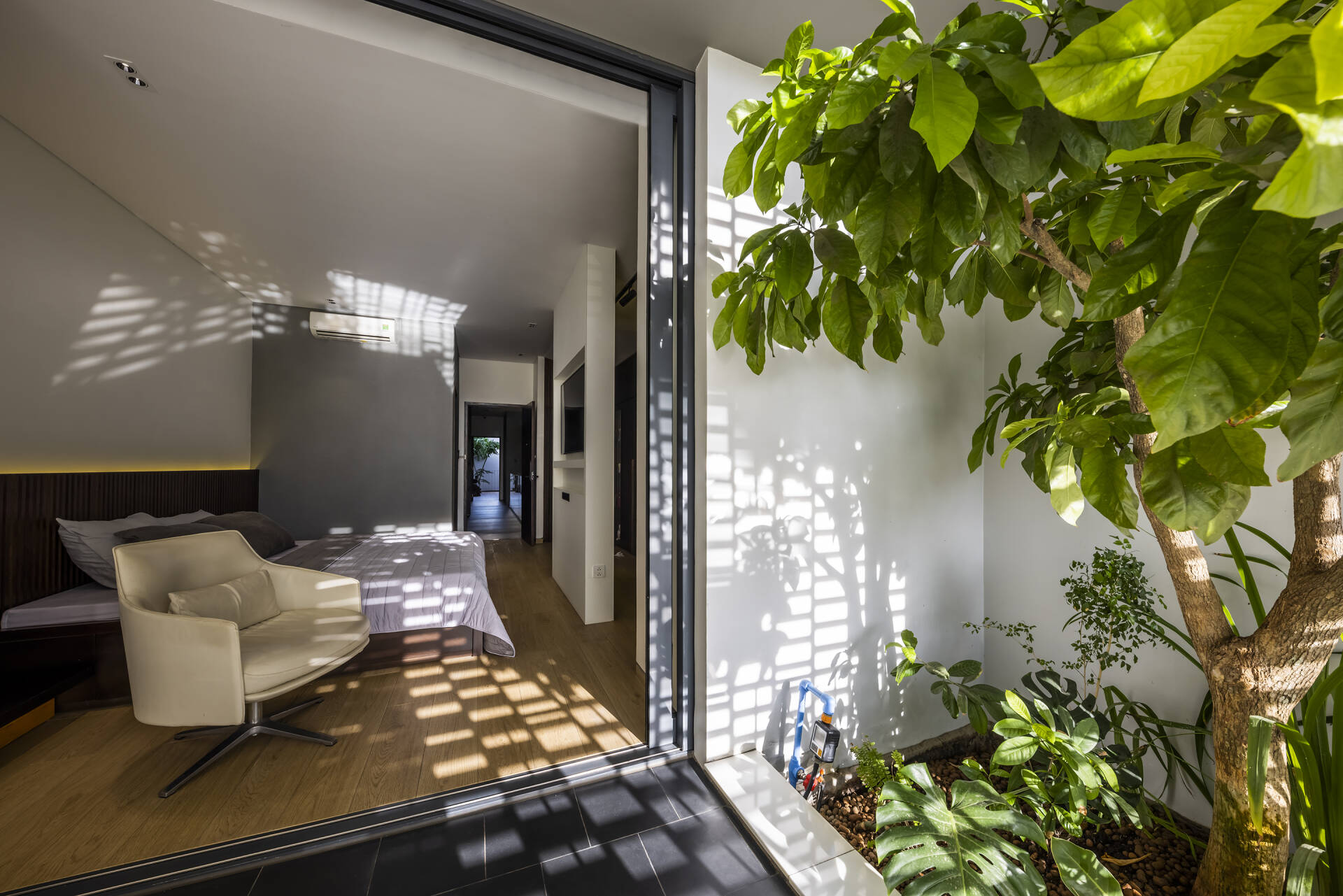 TP House - Nhà ở đô thị, náo nhiệt bên ngoài, yên ả bên trong | Studio Voi