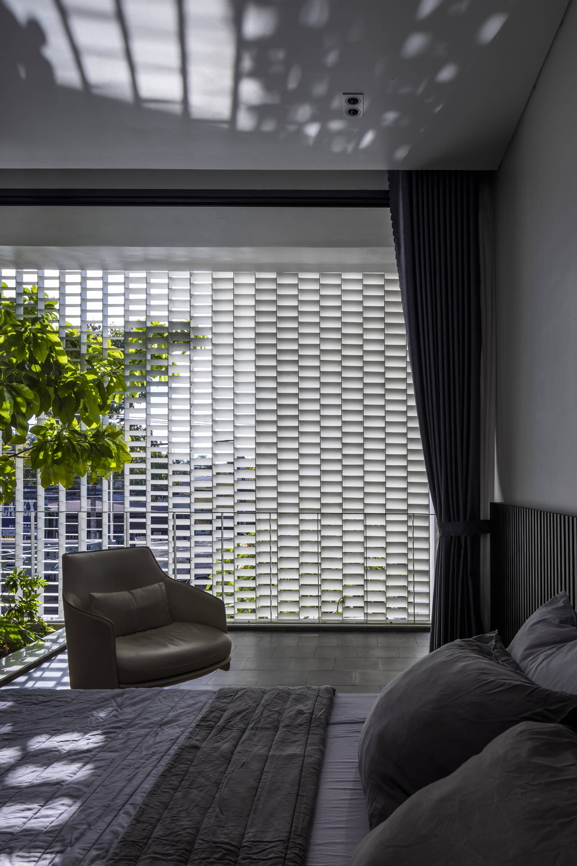 TP House - Nhà ở đô thị, náo nhiệt bên ngoài, yên ả bên trong | Studio Voi