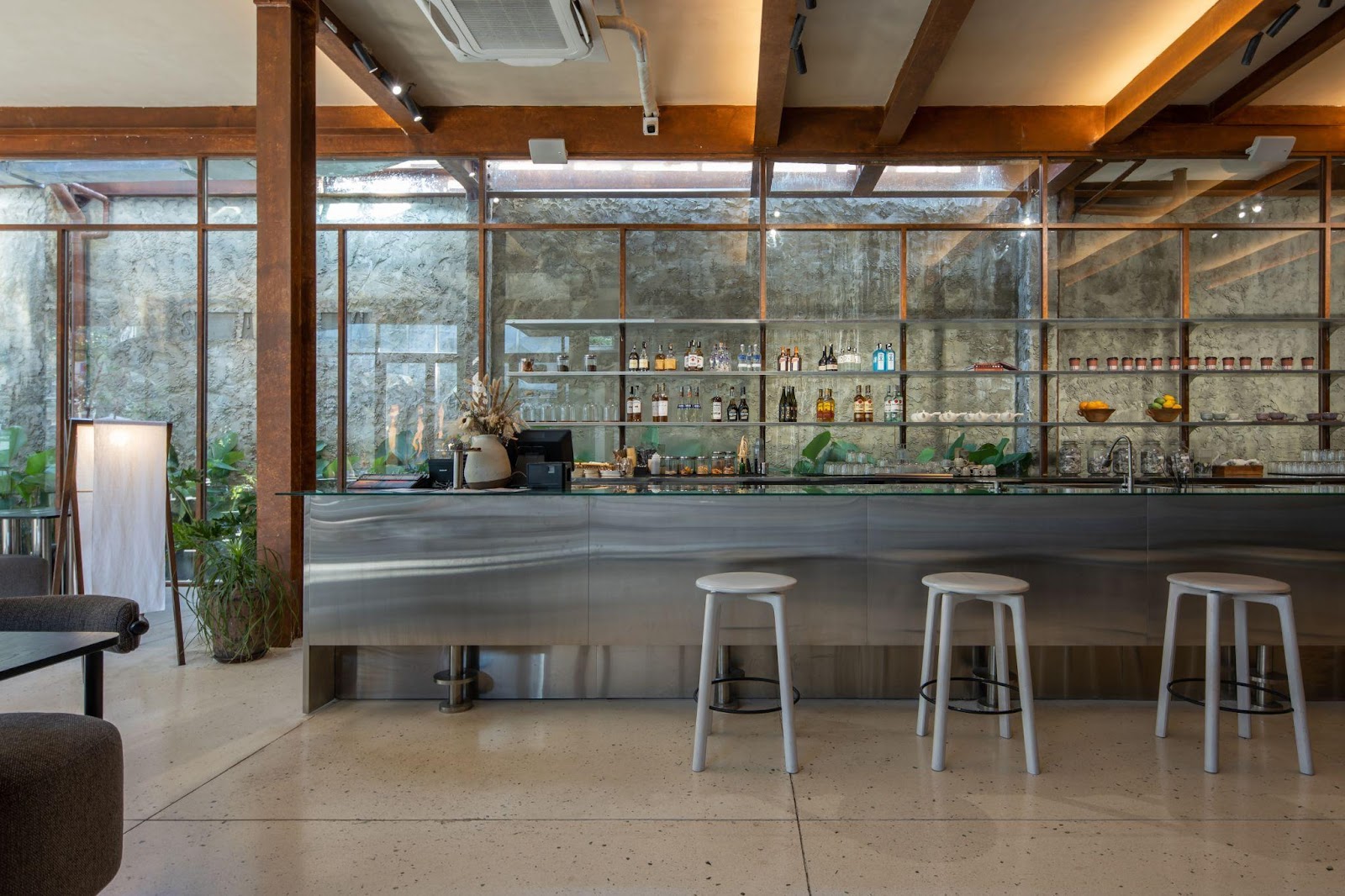 Không gian làm việc và triển lãm De La Sól | The Lab Saigon