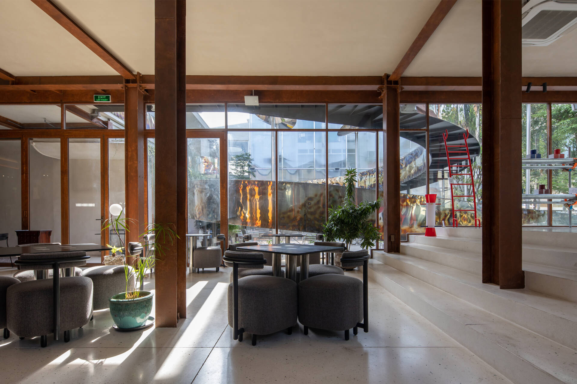 Không gian làm việc và triển lãm De La Sól | The Lab Saigon