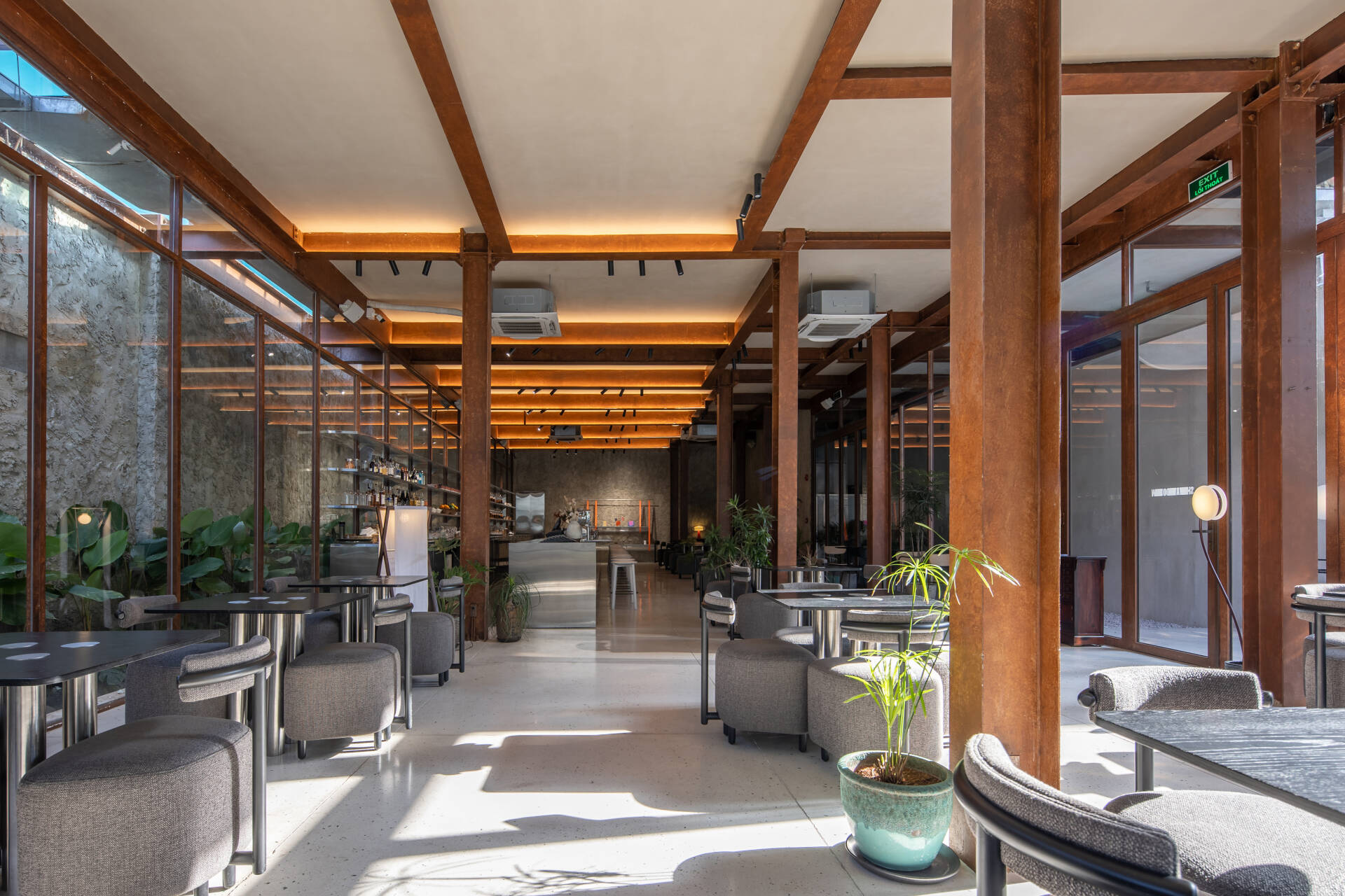 Không gian làm việc và triển lãm De La Sól | The Lab Saigon