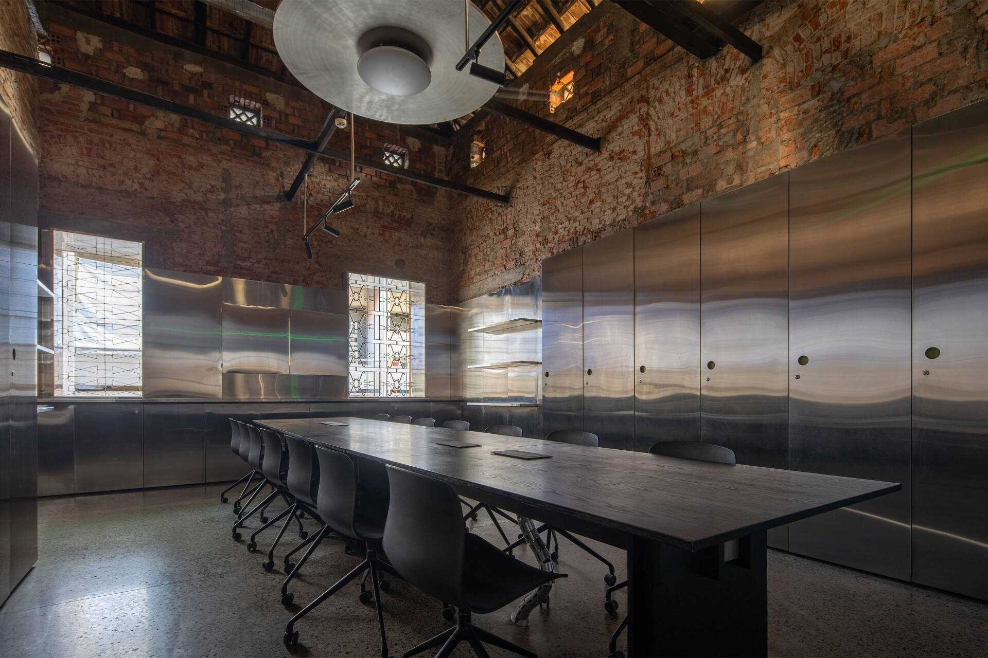 Không gian làm việc và triển lãm De La Sól | The Lab Saigon