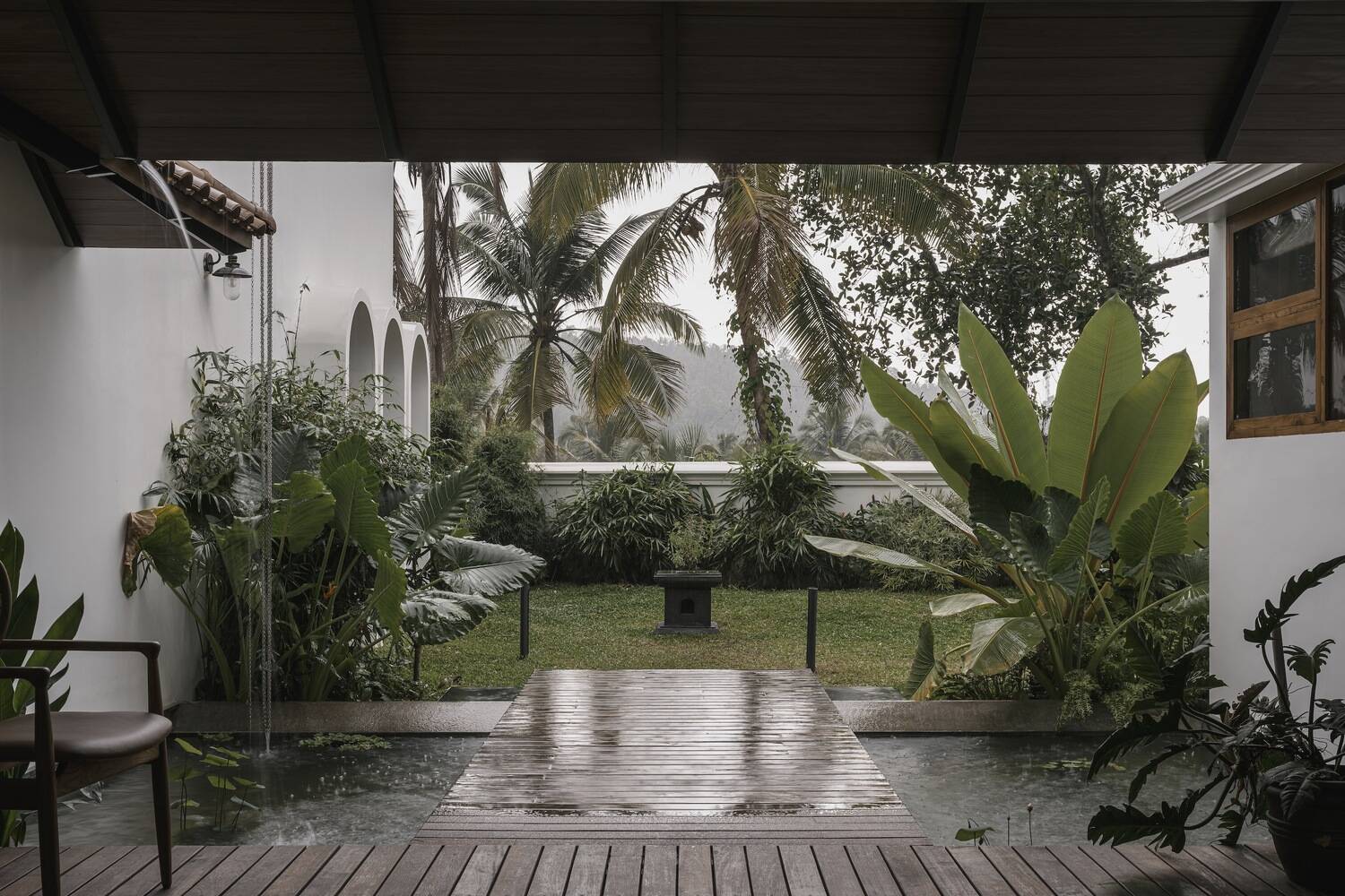 Lilly House: Thiên đường nhiệt đới giữa thành phố | Aslam Sham Architects