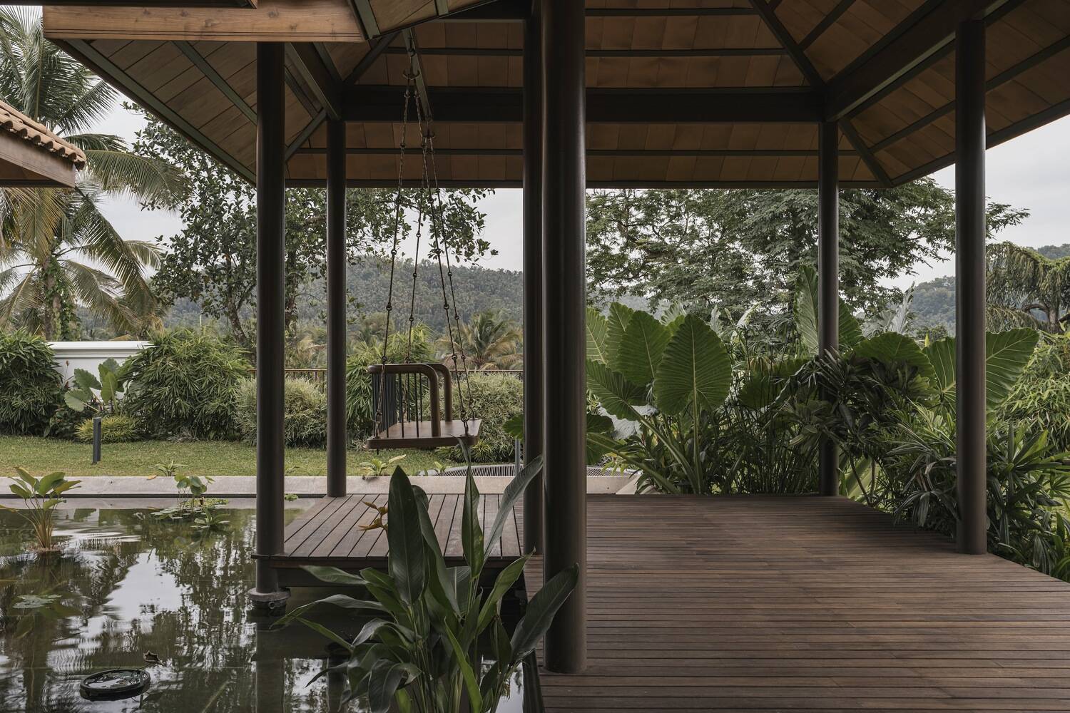 Lilly House: Thiên đường nhiệt đới giữa thành phố | Aslam Sham Architects