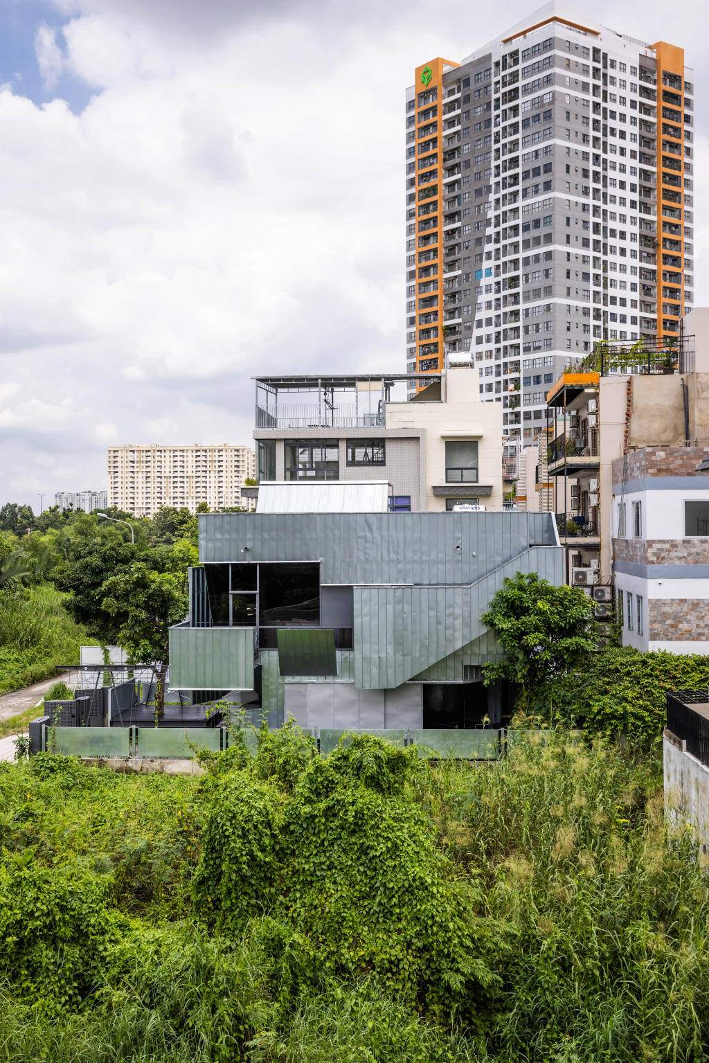 TBD Office: Giải pháp thích ứng cho sự thay đổi kết cấu đô thị | 6 Atelier