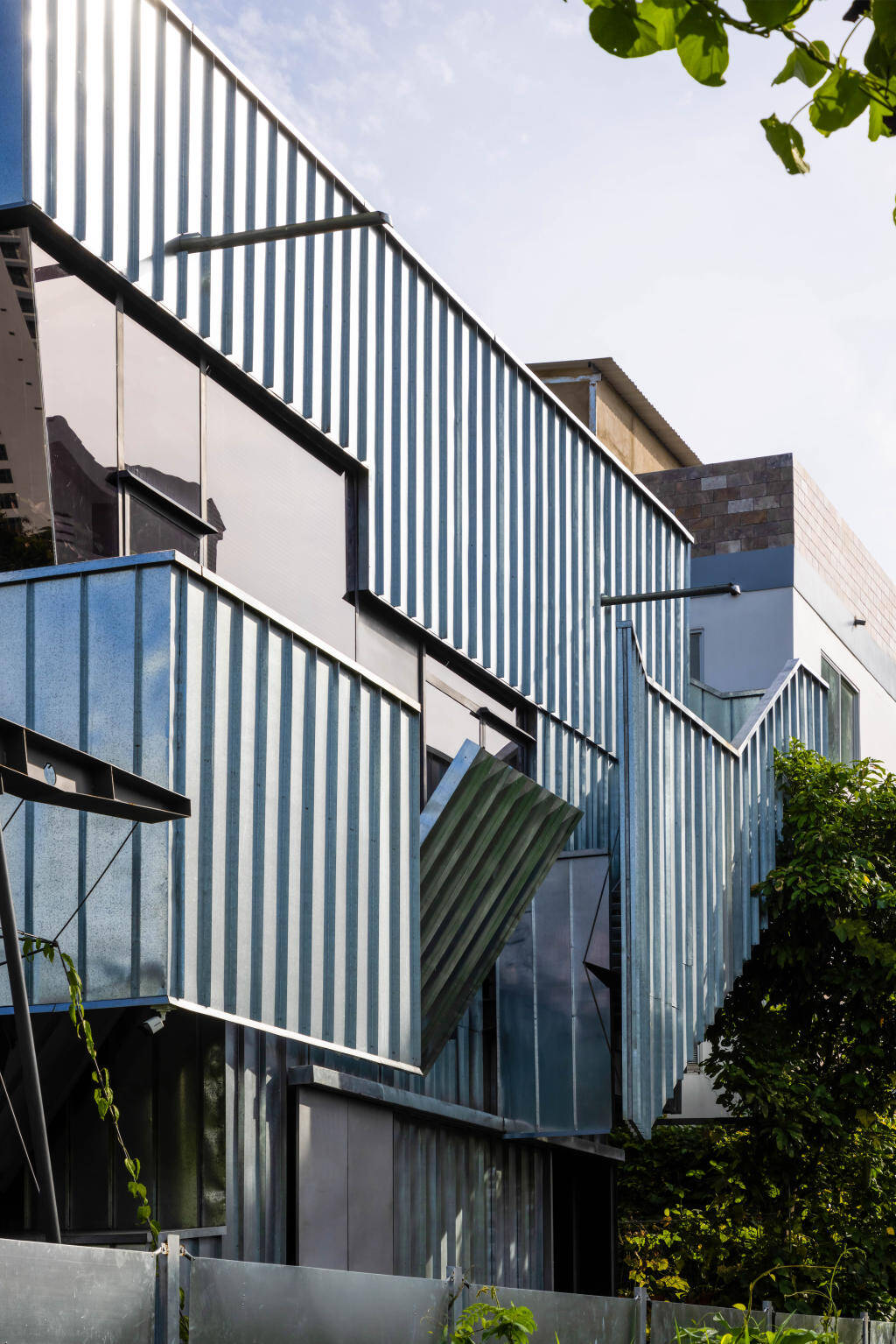 TBD Office: Giải pháp thích ứng cho sự thay đổi kết cấu đô thị | 6 Atelier