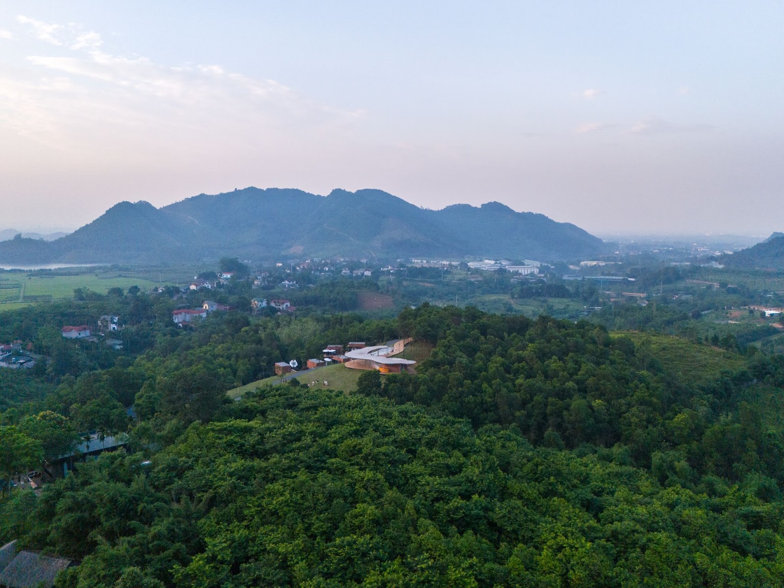 Quin Pavilion: Chốn nghỉ chân chìm đắm vào thiên nhiên | IDEE architects