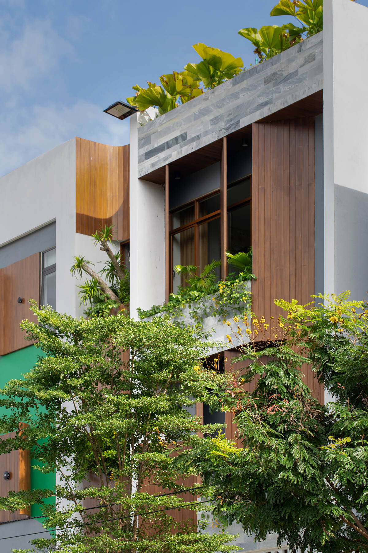 A2 House - Nhà phố vận dụng giải pháp “nếp gấp” để điều tiết nắng Hướng ...