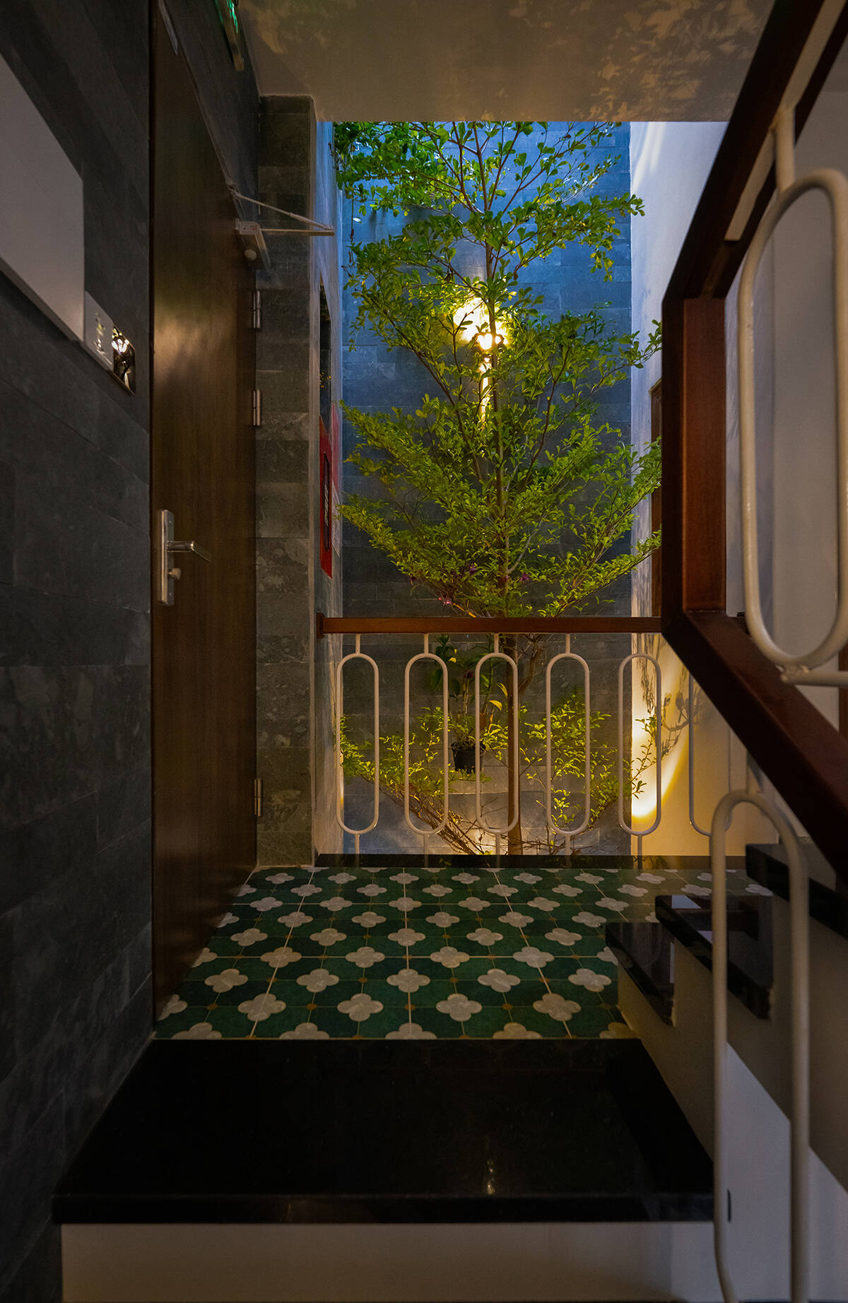 A2 House - Nhà phố vận dụng giải pháp “nếp gấp” để điều tiết nắng Hướng ...