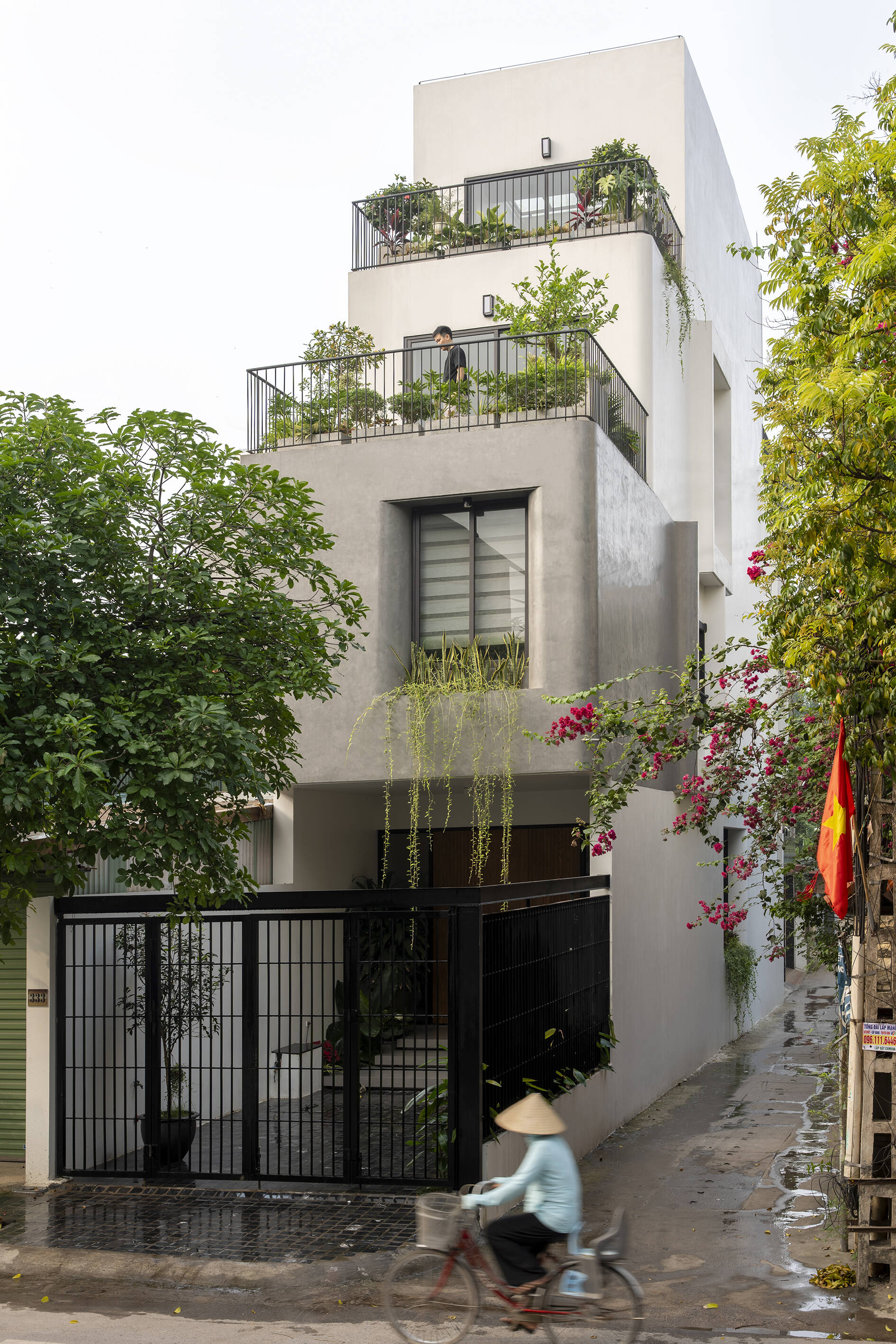 Nhà Vân Trì: “Ốc đảo xanh” giữa bối cảnh đô thị hóa / T3A.Atelier