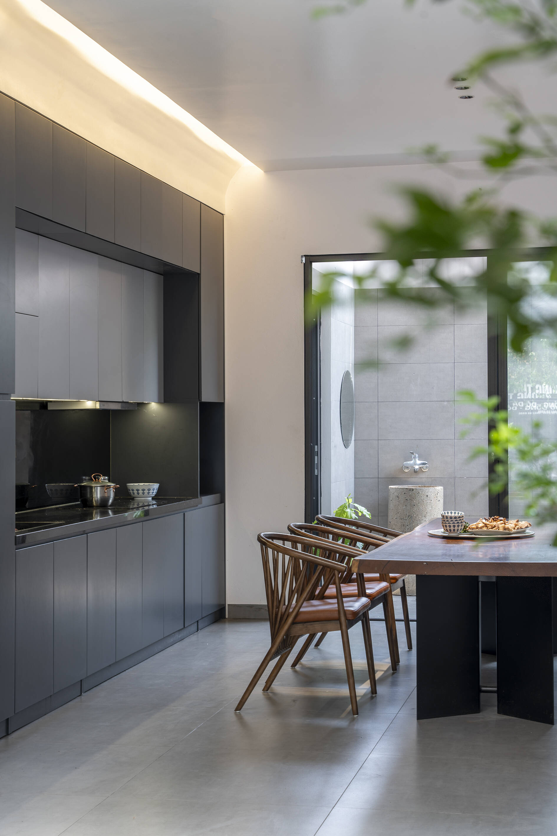 Nhà Vân Trì: “Ốc đảo xanh” giữa bối cảnh đô thị hóa / T3A.Atelier