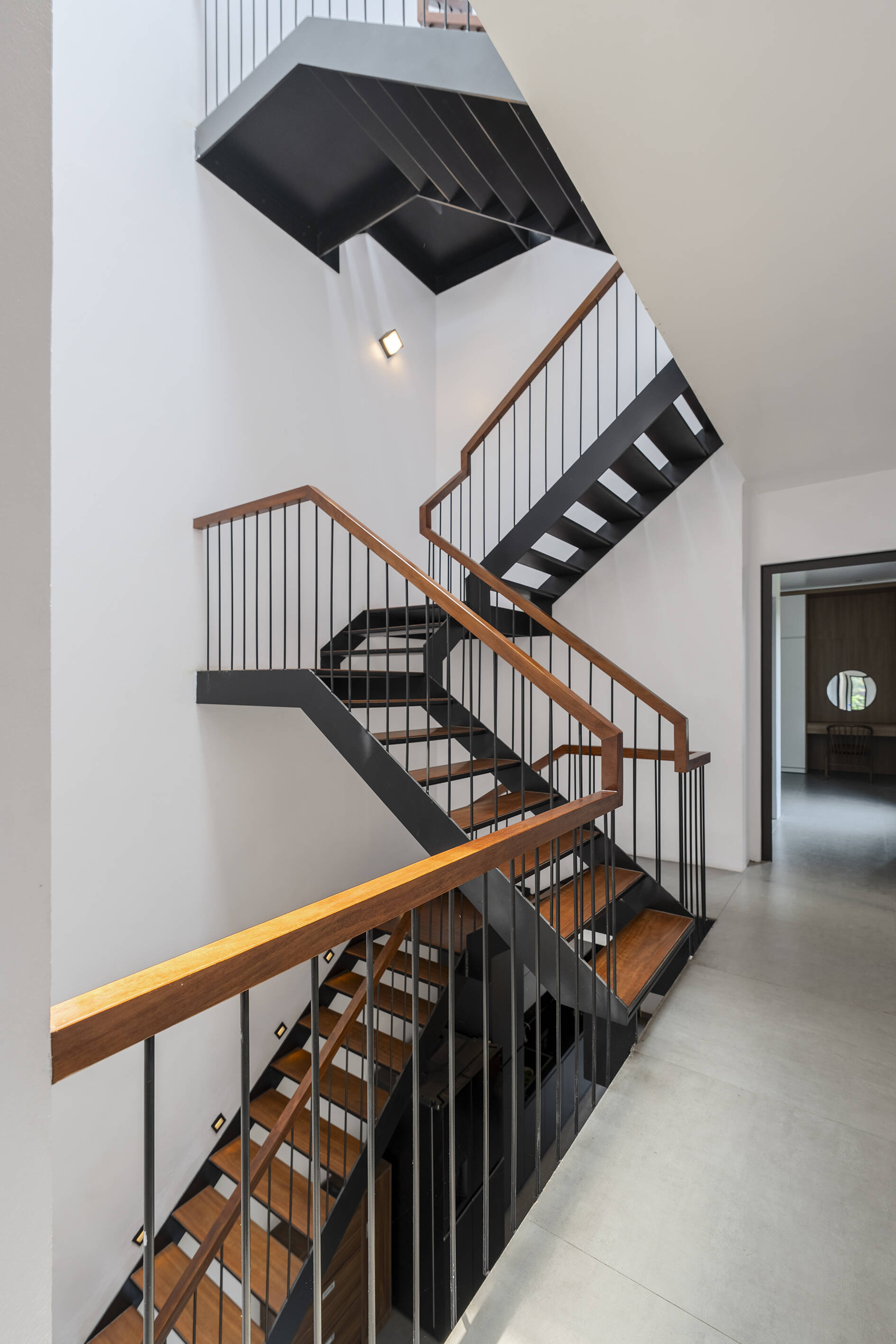 Nhà Vân Trì: “Ốc đảo xanh” giữa bối cảnh đô thị hóa / T3A.Atelier
