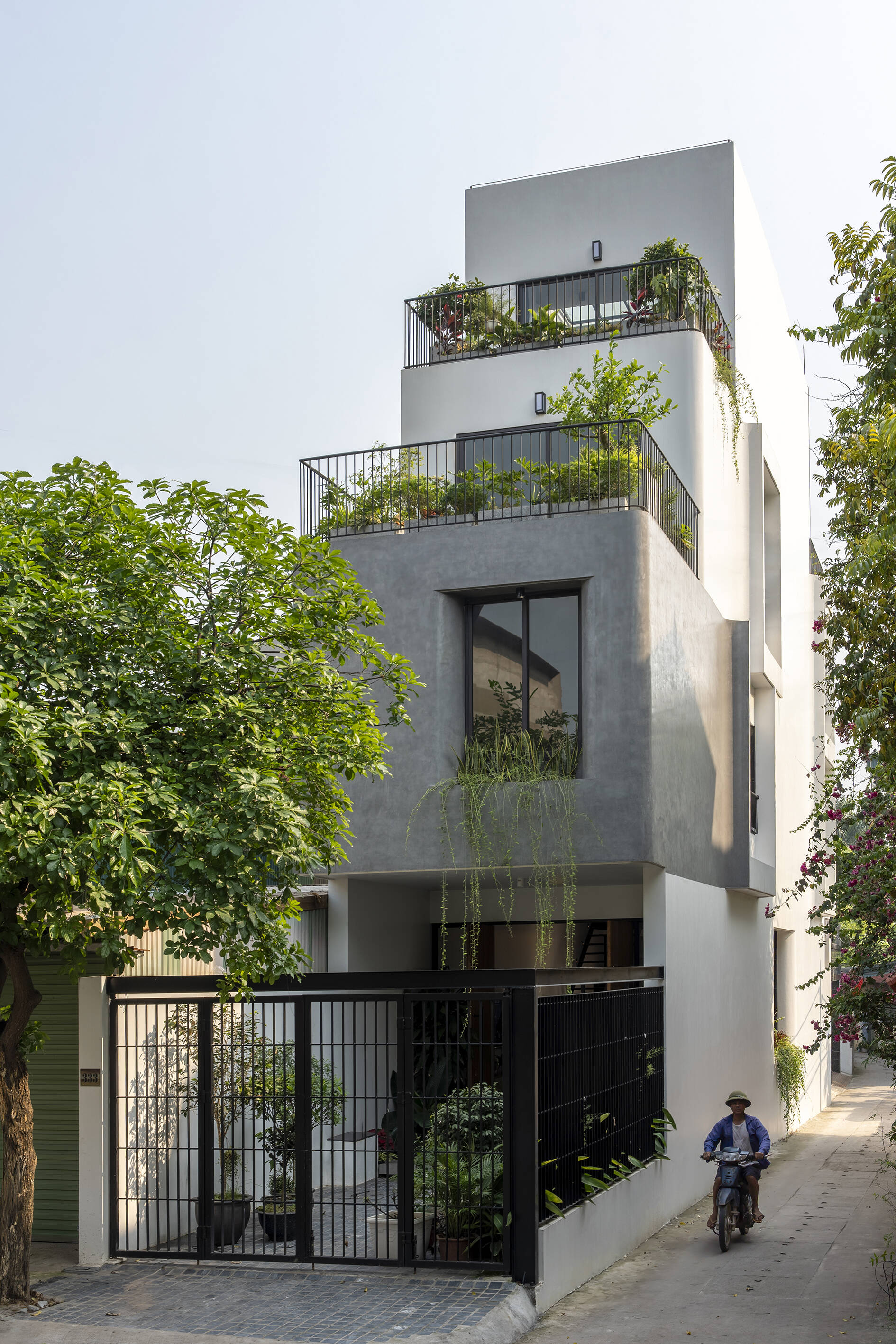 Nhà Vân Trì: “Ốc đảo xanh” giữa bối cảnh đô thị hóa / T3A.Atelier