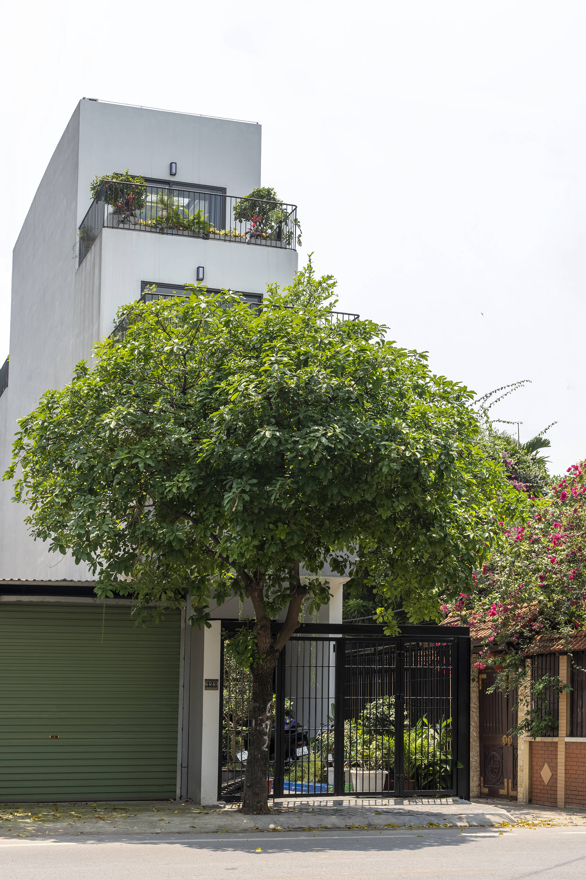 Nhà Vân Trì: “Ốc đảo xanh” giữa bối cảnh đô thị hóa / T3A.Atelier