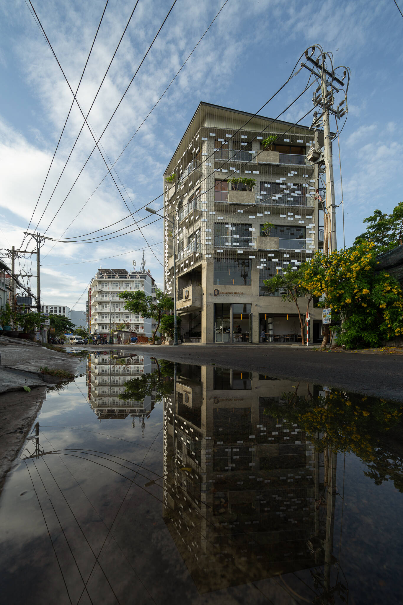 Demeter Beans II và Căn hộ D: Sự kết hợp của quán cà phê và căn hộ ...
