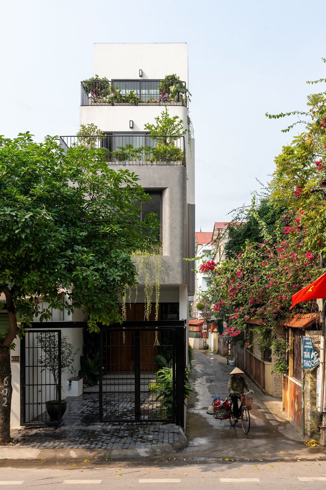 Nhà Vân Trì: “Ốc đảo xanh” giữa bối cảnh đô thị hóa / T3A.Atelier