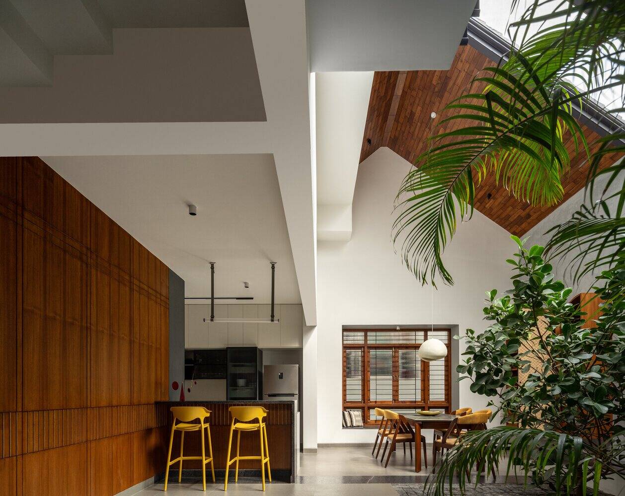 The Ridge House: Ngôi nhà kết hợp hiện đại với truyền thống Ấn Độ / Enviarch Studio