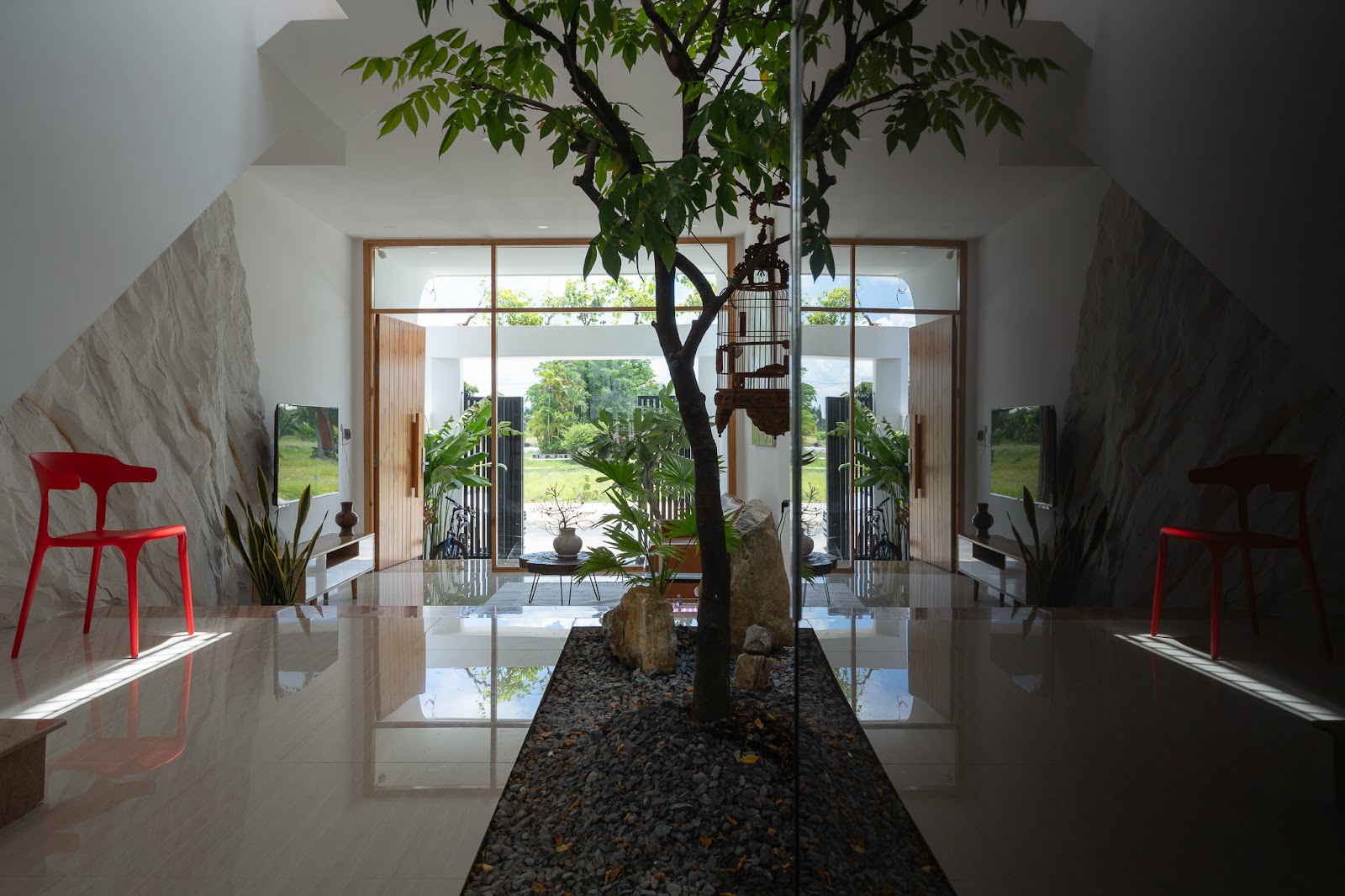 LA House - Nhà hai mặt tiền ở Long An mang đậm nét truyền thống Nam Bộ | Dat Tran Architect