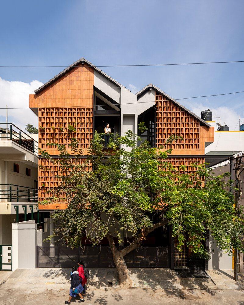 The Ridge House: Ngôi nhà kết hợp hiện đại với truyền thống Ấn Độ ...