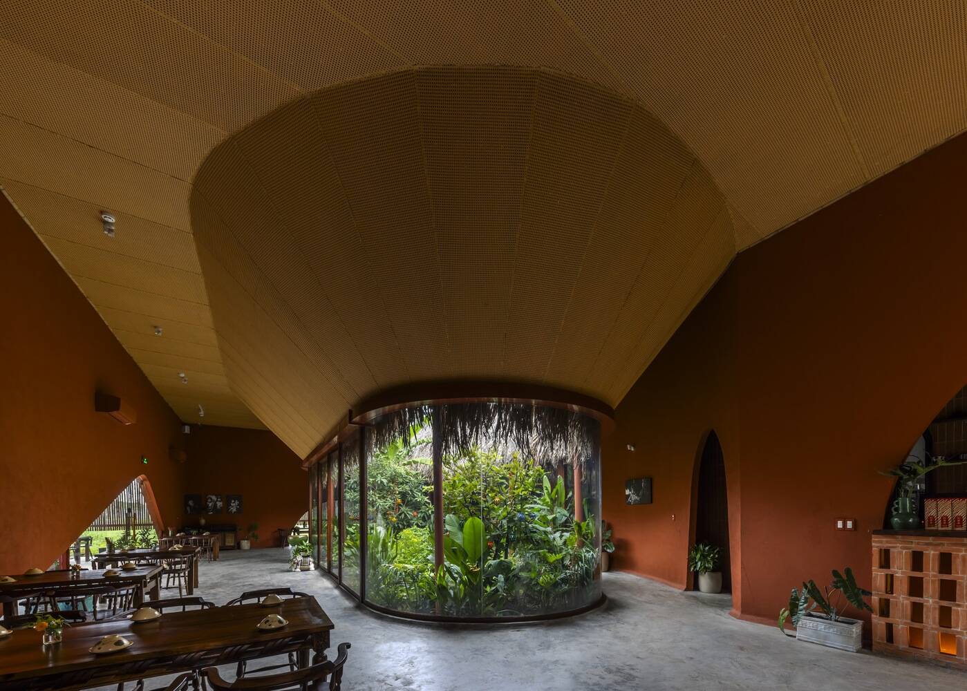 Nhà Tú Garden: Kỳ công đưa mây tre đan thủ công vào không gian ẩm thực ...