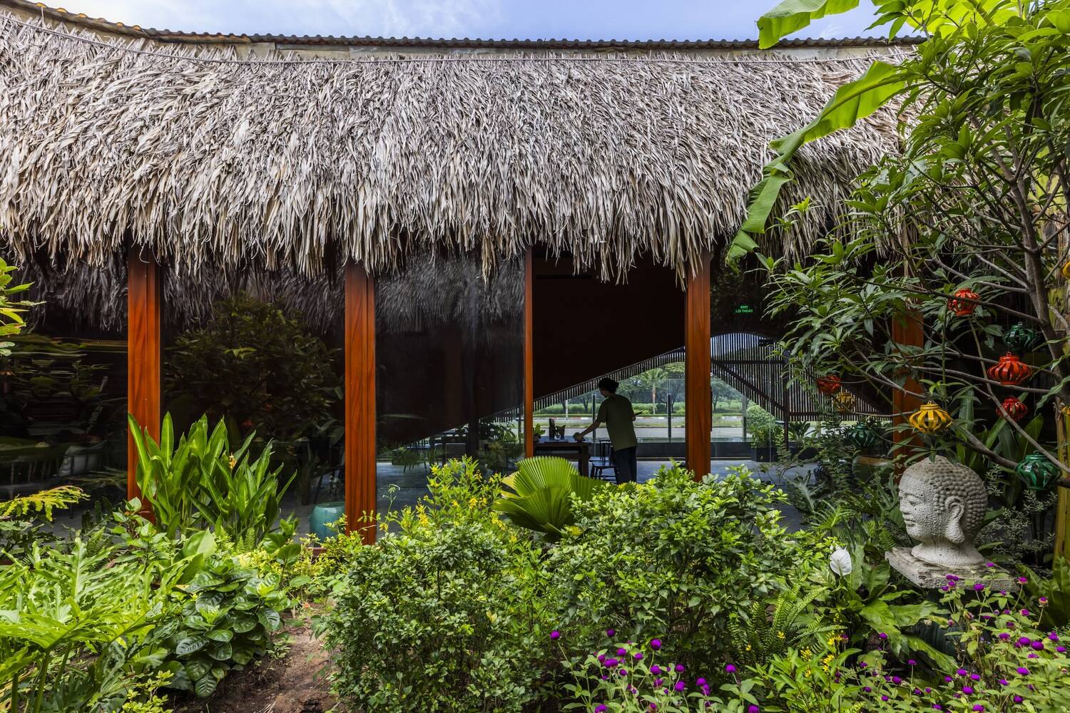 Nhà Tú Garden: Kỳ công đưa mây tre đan thủ công vào không gian ẩm thực ...