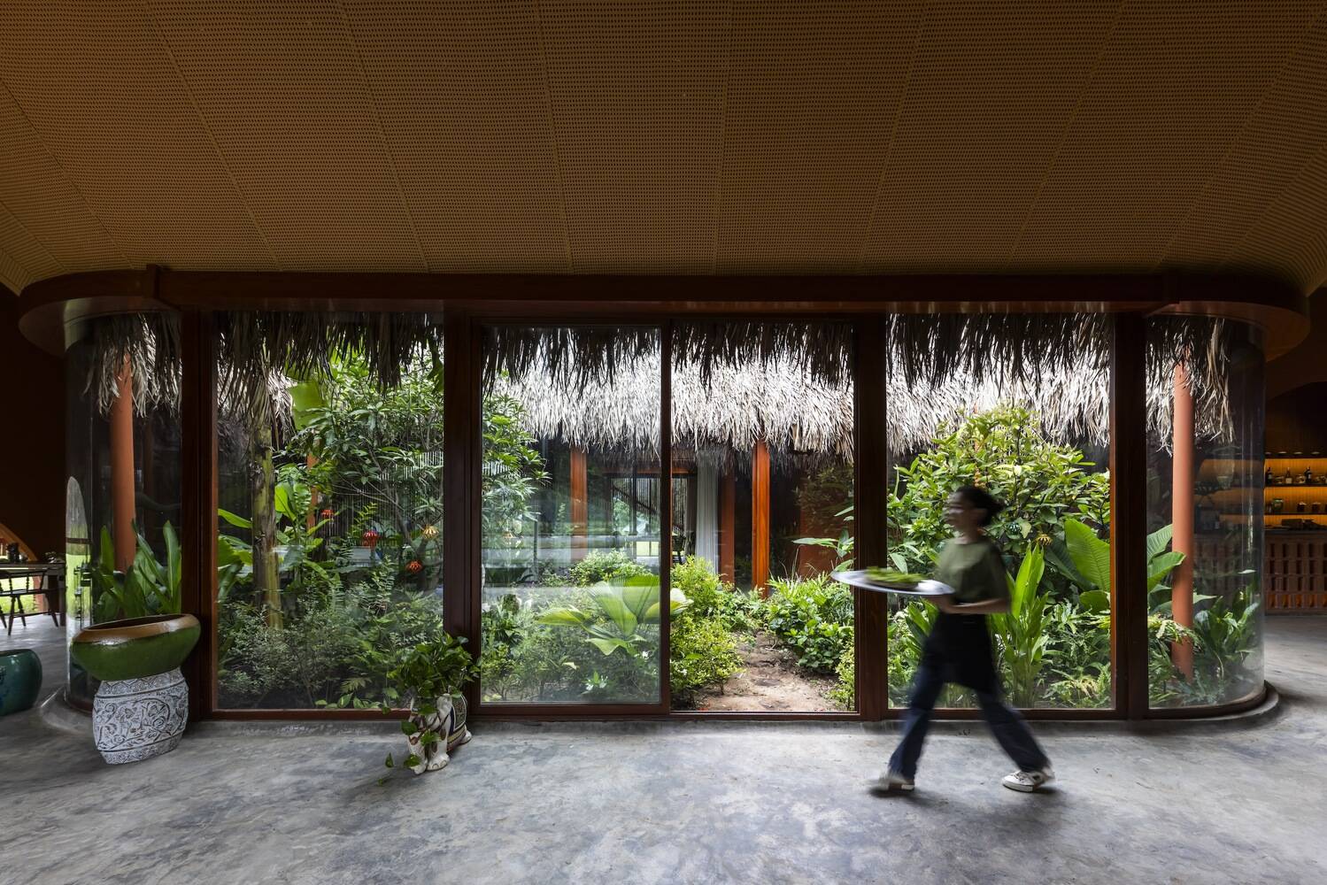 Nhà Tú Garden: Kỳ công đưa mây tre đan thủ công vào không gian ẩm thực ...