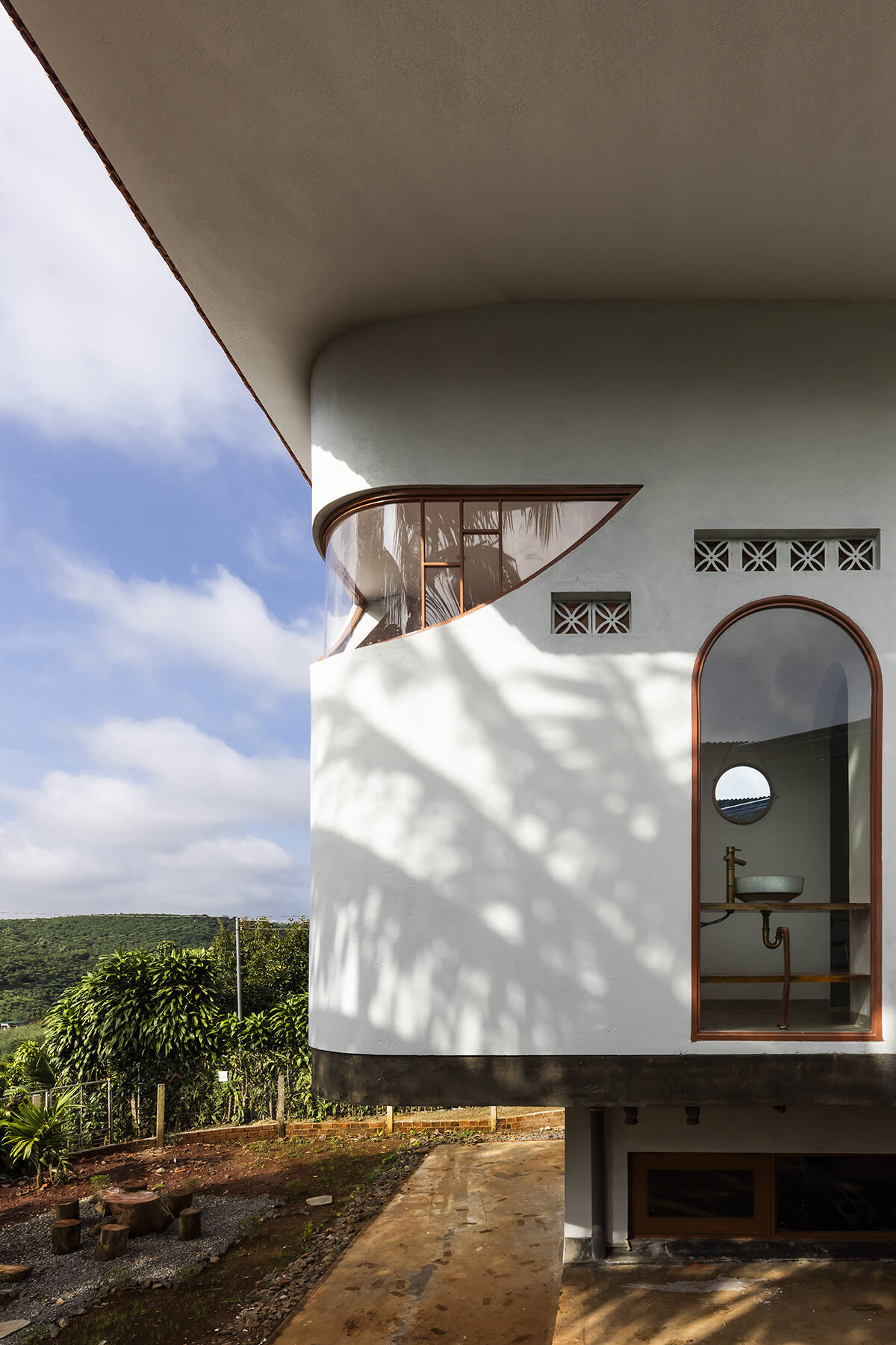 Bloom House - Bông hoa nở trên cao nguyên | The Bloom Architects