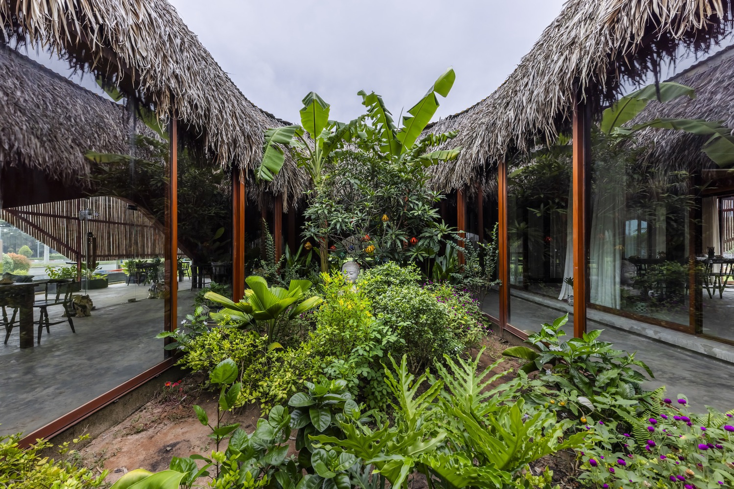 Nhà Tú Garden: Kỳ công đưa mây tre đan thủ công vào không gian ẩm thực ...