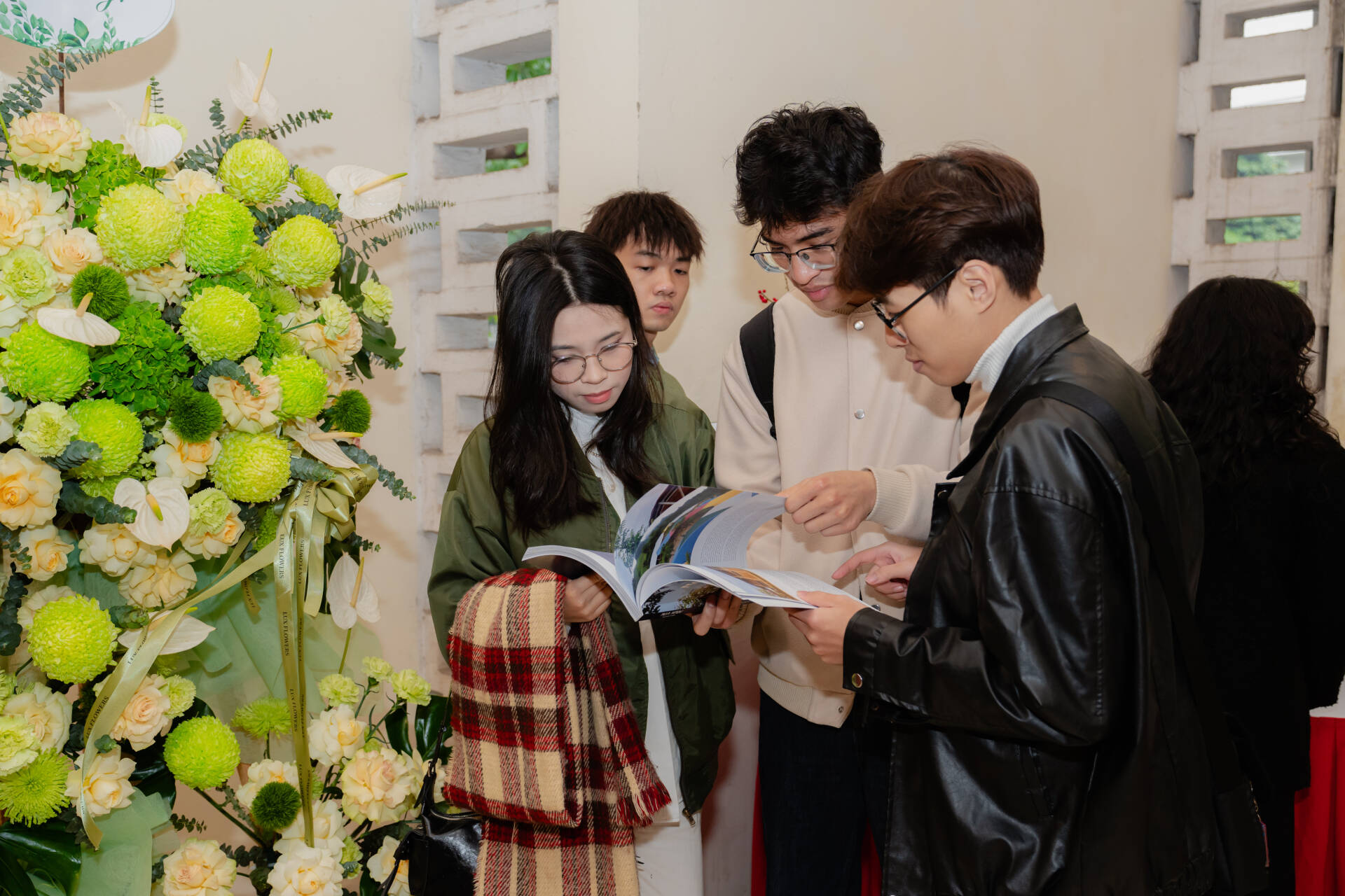 Ra mắt sách “Hoa Rừng”: Hành trình gần 20 năm kiến tạo những điểm ...