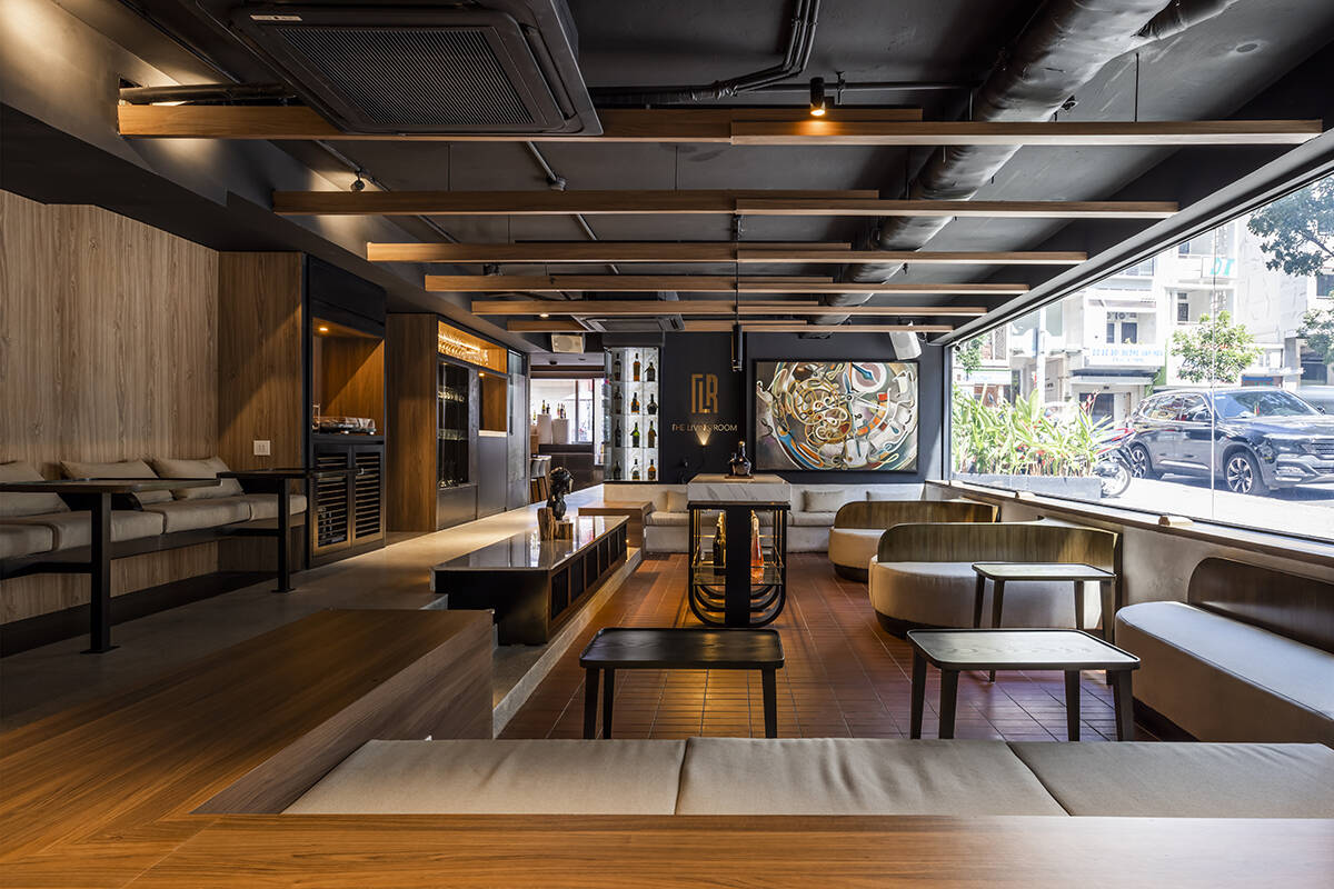 The Living Room - Quán bar phong cách hiện đại với quầy rượu chìm ...