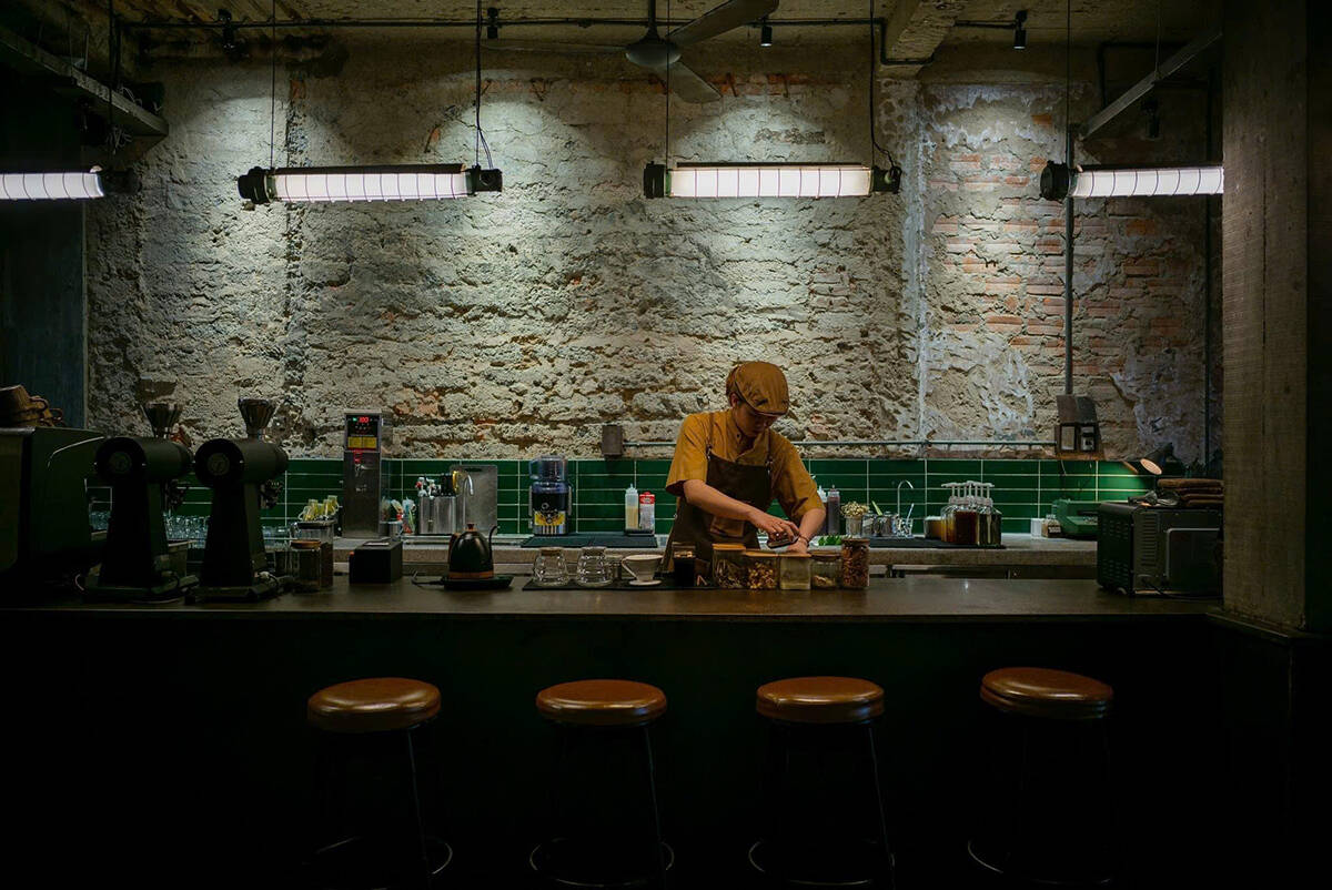 Tân Coffee - Đi cà phê trong nhà máy cũ | son.studio